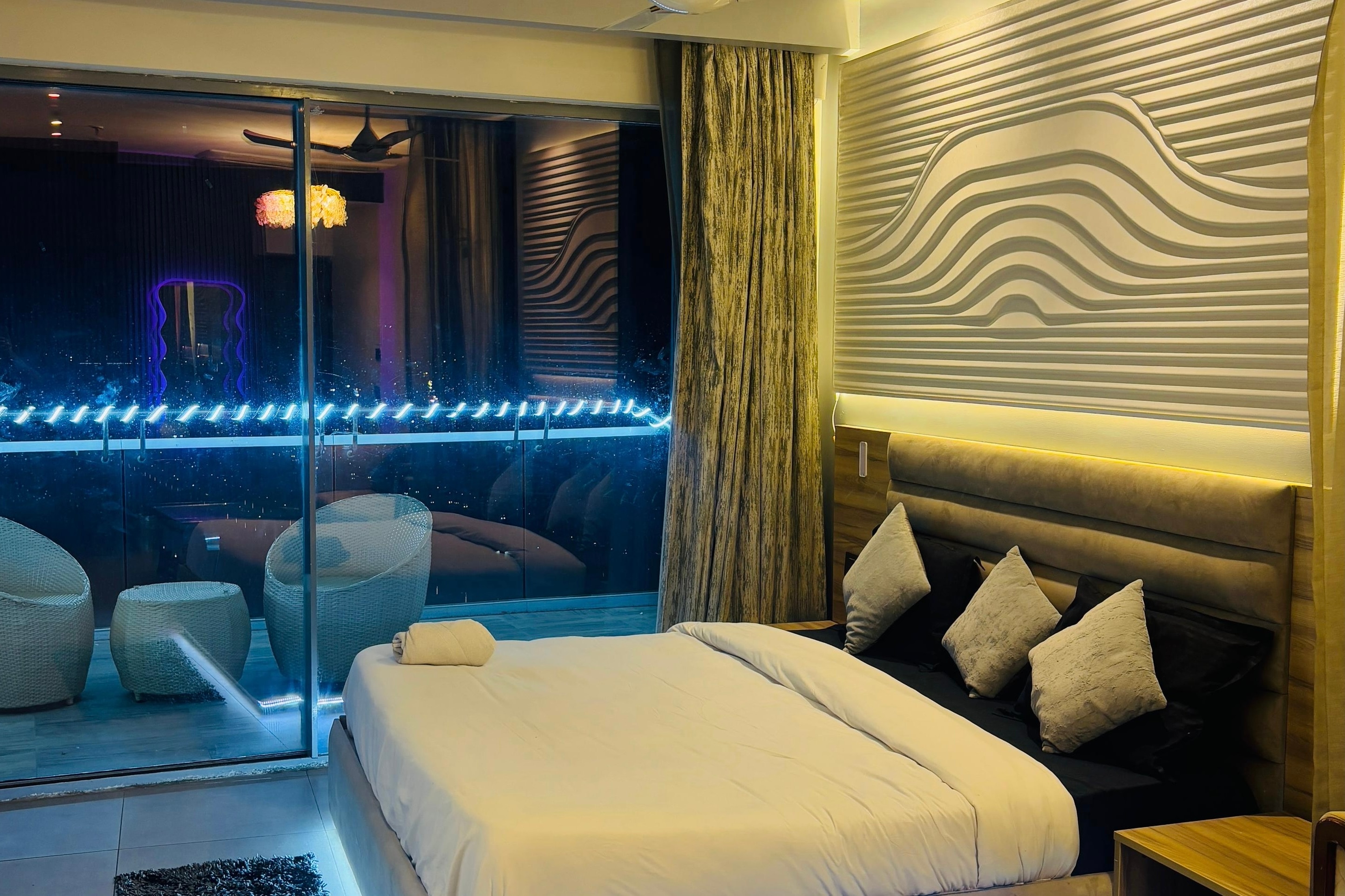 The Sky Edge El-Cielo 𝗕𝗢𝗢𝗞 Noida Apartment