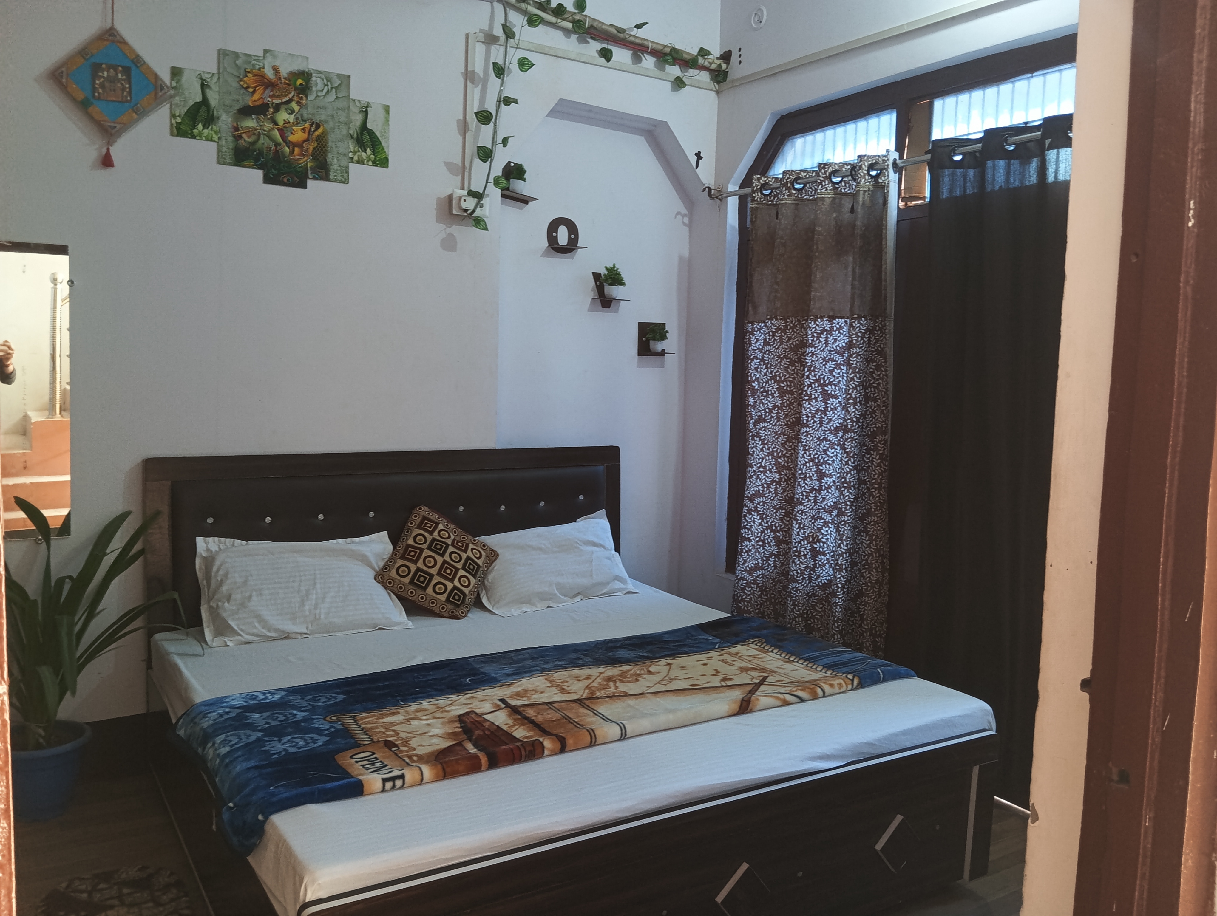 surya residency 2 𝗕𝗢𝗢𝗞 Ayodhya Homestay