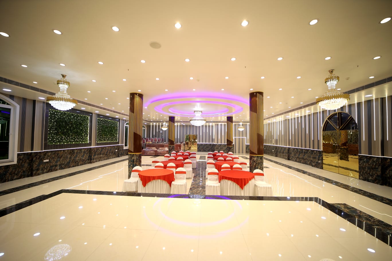 Red Velvet Hotel & Resort 𝗕𝗢𝗢𝗞 Dalsing Sarai Hotel