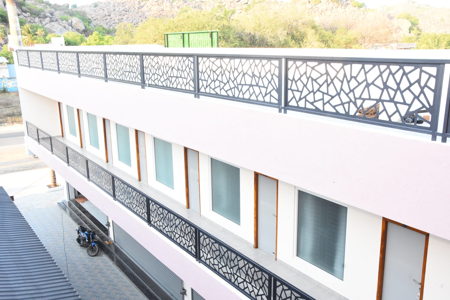 MAURYA RESIDENCY 𝗕𝗢𝗢𝗞 Gingee Hotel