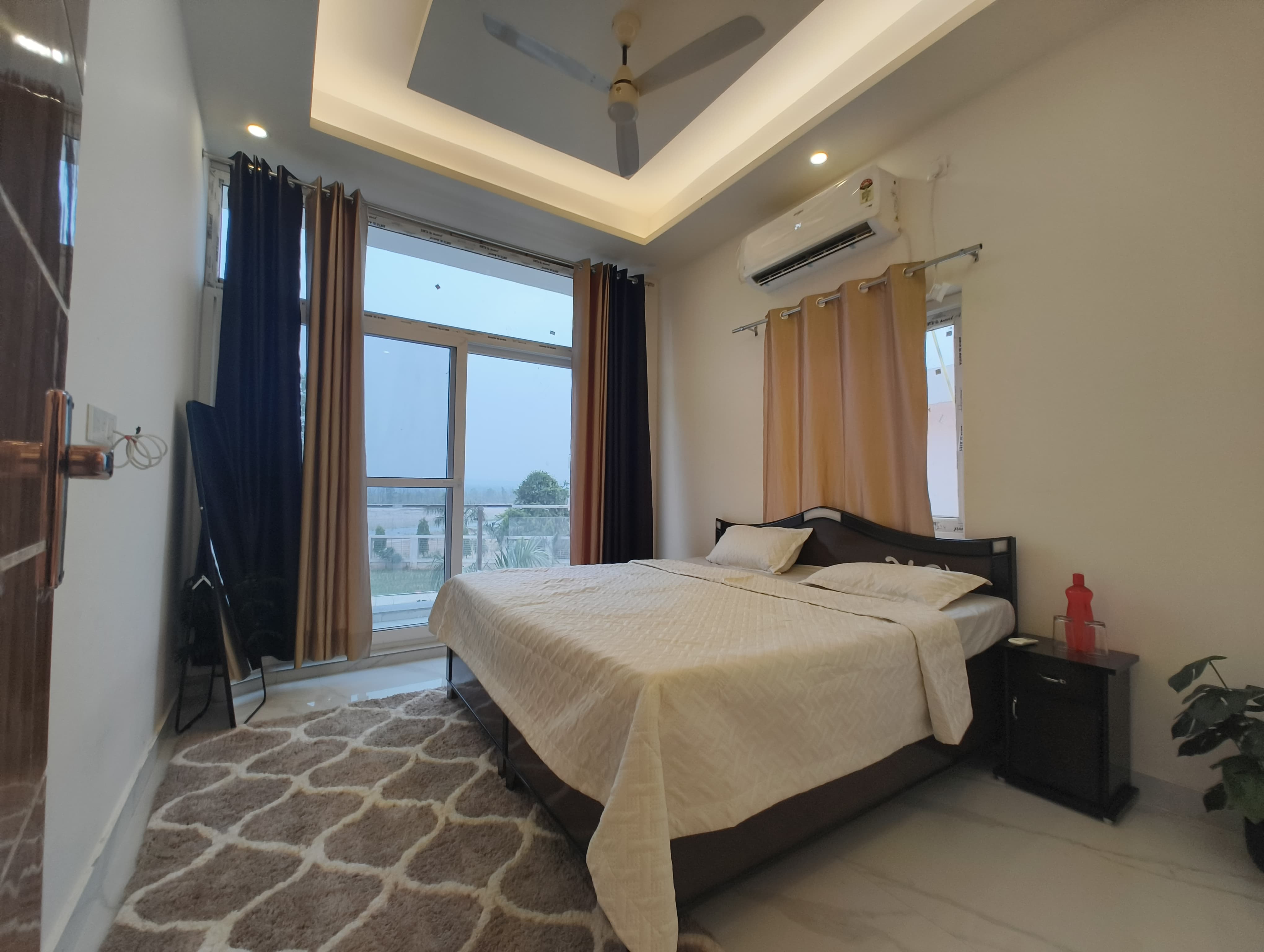 The Hills & Waves Stay 𝗕𝗢𝗢𝗞 Rishikesh Apartment