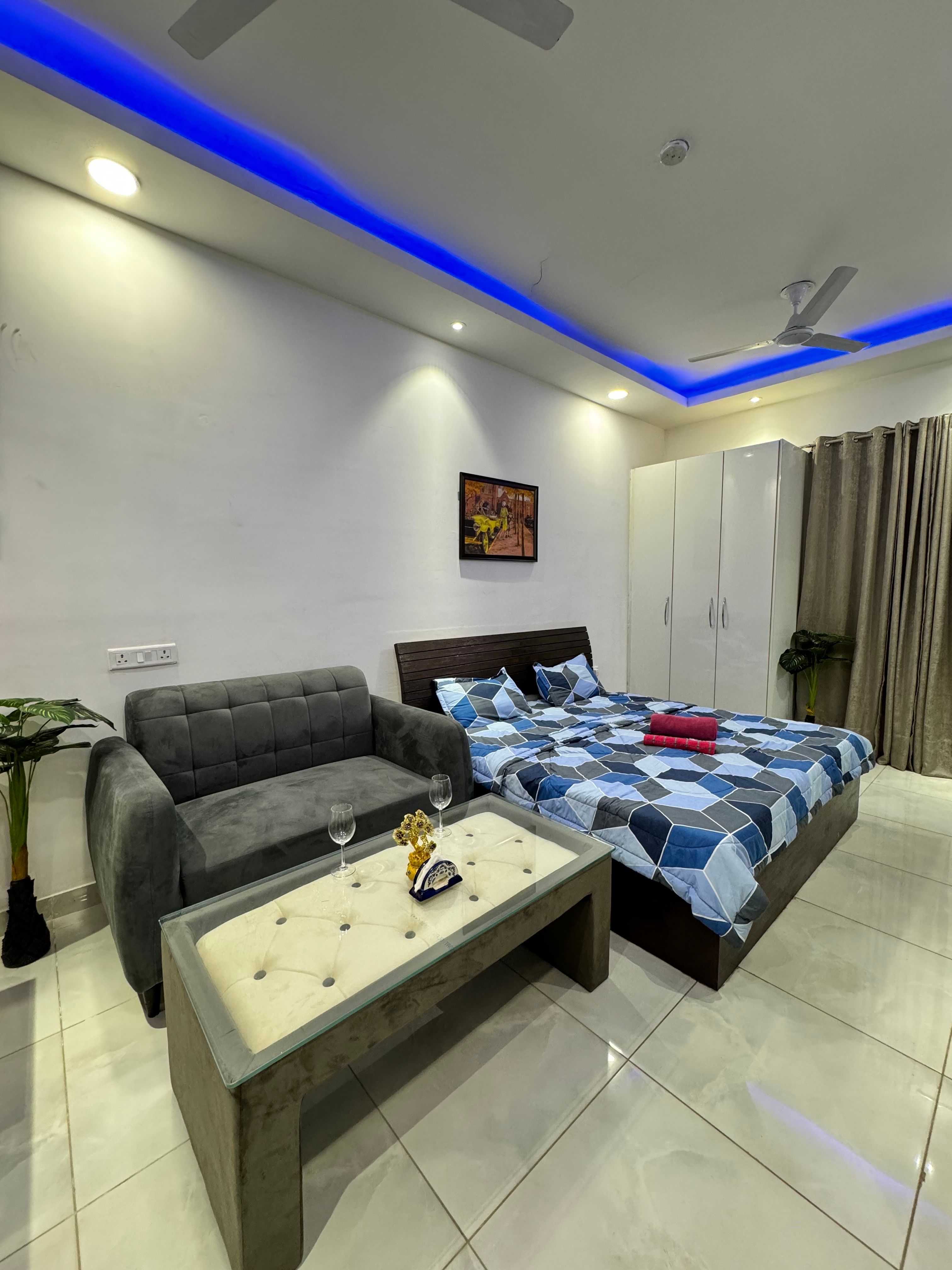 Studio Apartment in Noida 𝗕𝗢𝗢𝗞 Noida Apartment