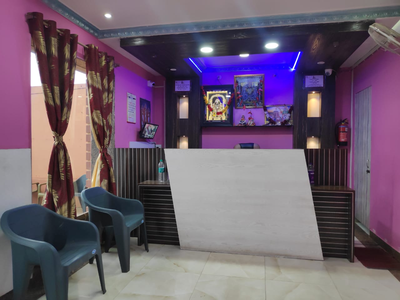 B J Hotel 𝗕𝗢𝗢𝗞 Puri Hotel