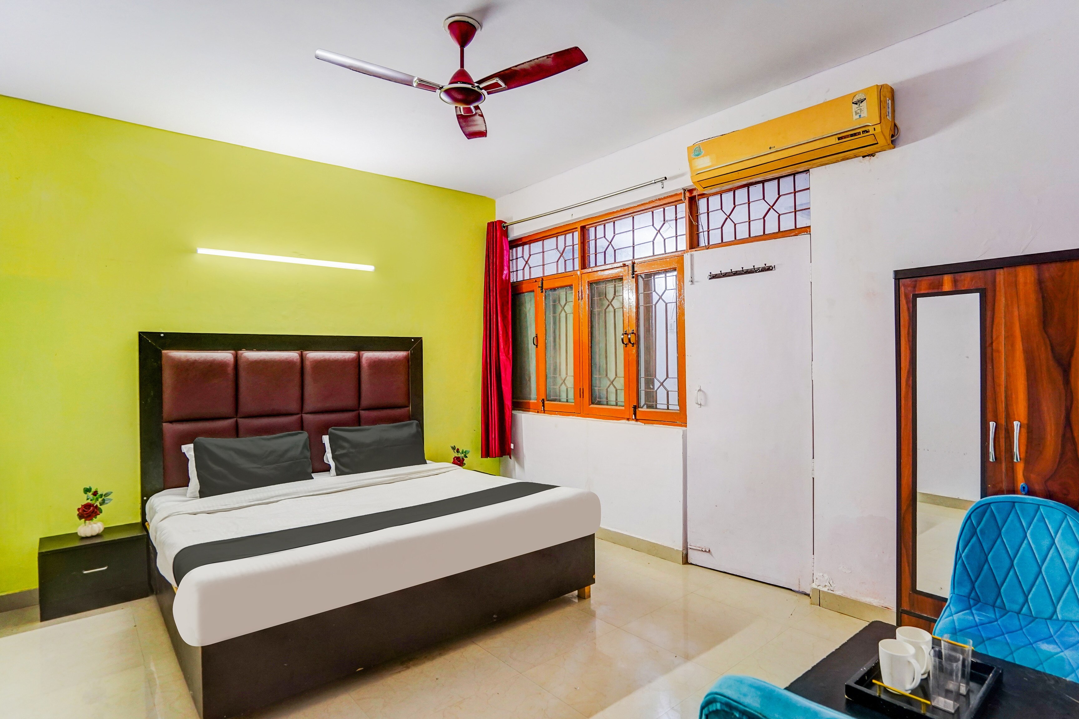 Hotel O The Secure Inn 𝗕𝗢𝗢𝗞 Noida Hotel
