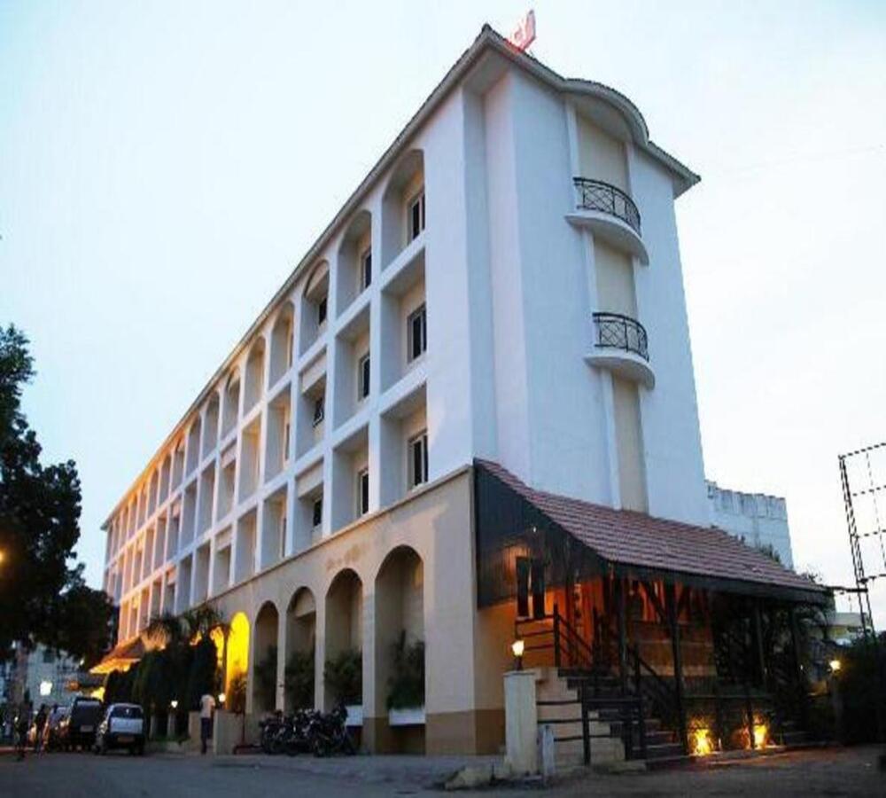 The Residency 𝗕𝗢𝗢𝗞 Karur Hotel