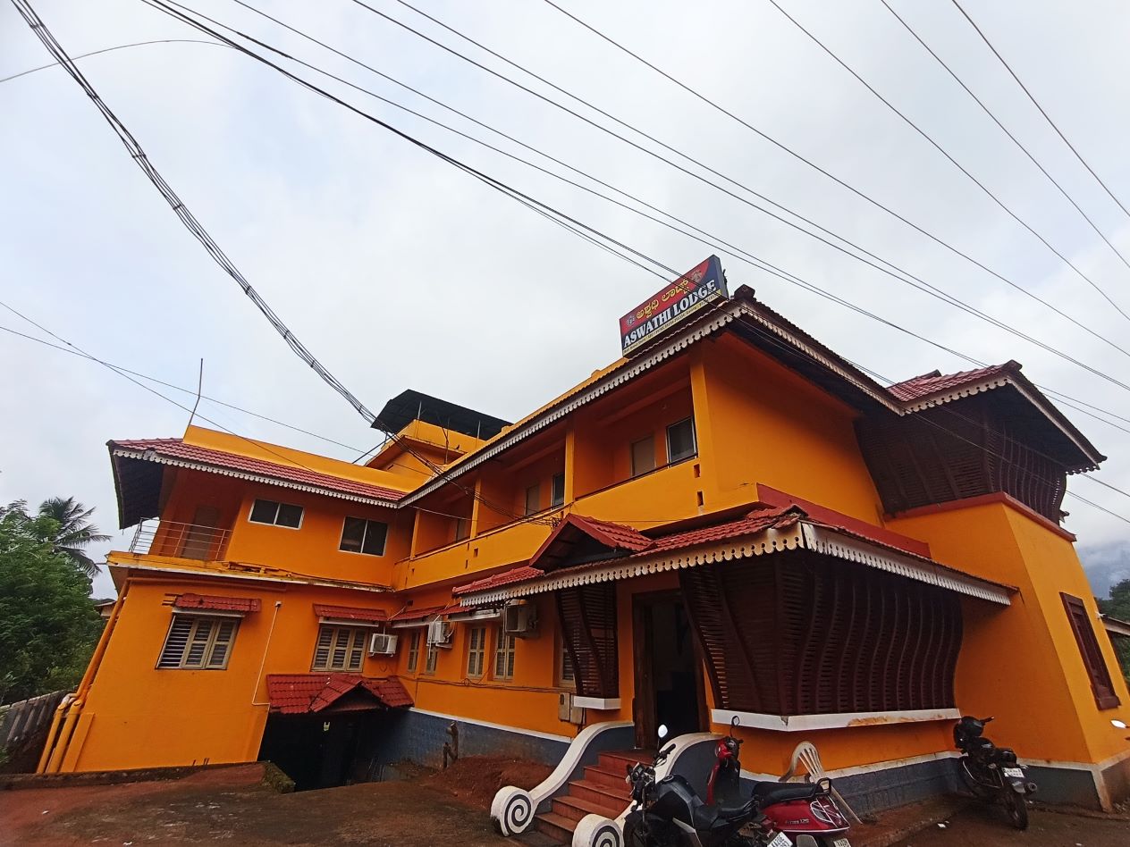 Ashwathi Tourist Home 𝗕𝗢𝗢𝗞 Kollur Homestay