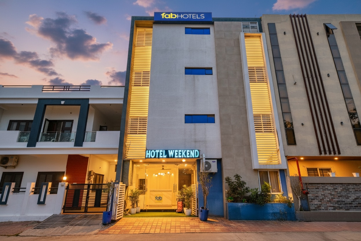 FabHotel Weekend 𝗕𝗢𝗢𝗞 Indore Hotel