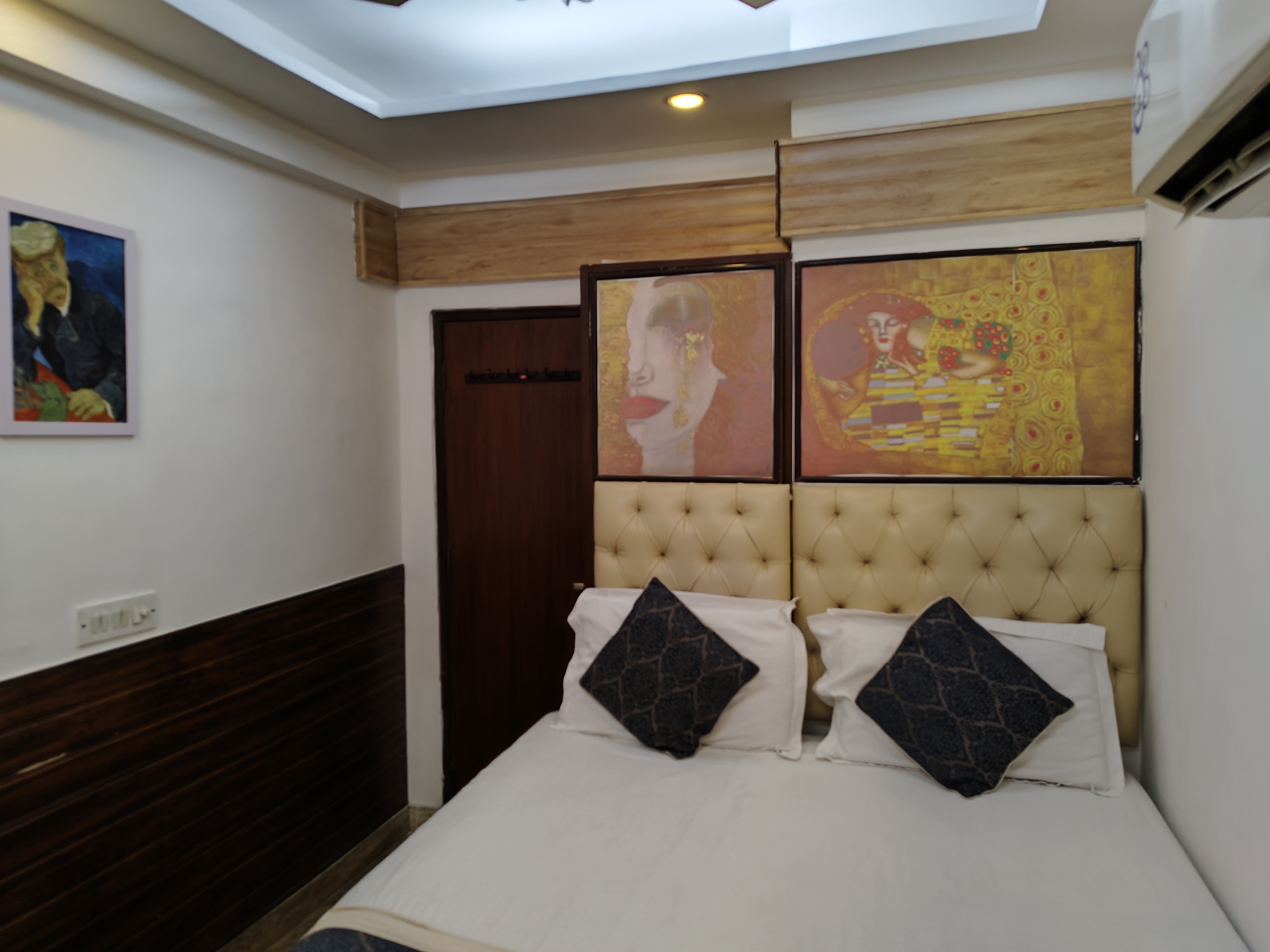 Amenities of New Delhi Mini Luxury Rooms