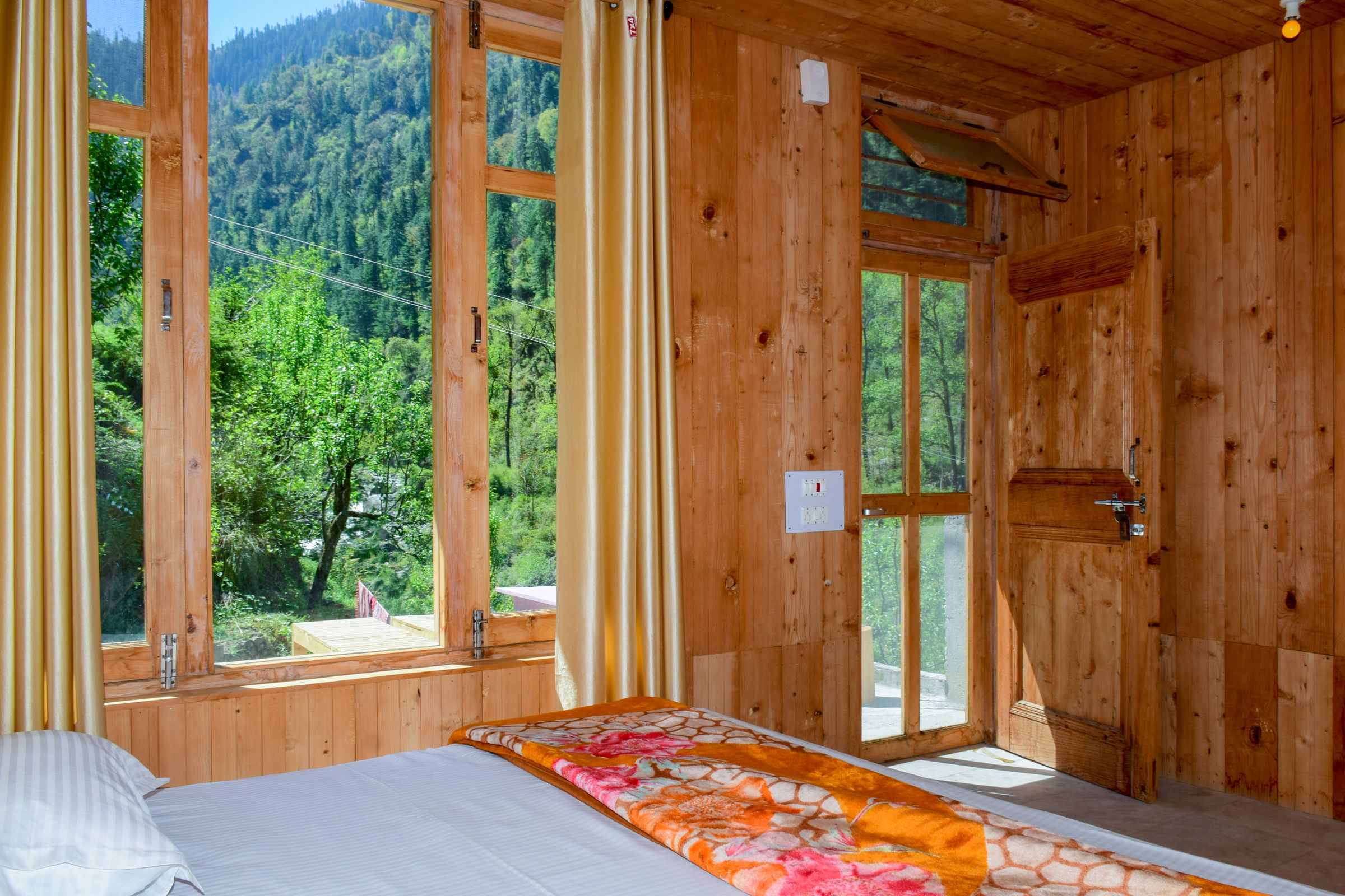 Tara Homestay | Rooms & Guided Treks 𝗕𝗢𝗢𝗞 Gushaini Homestay