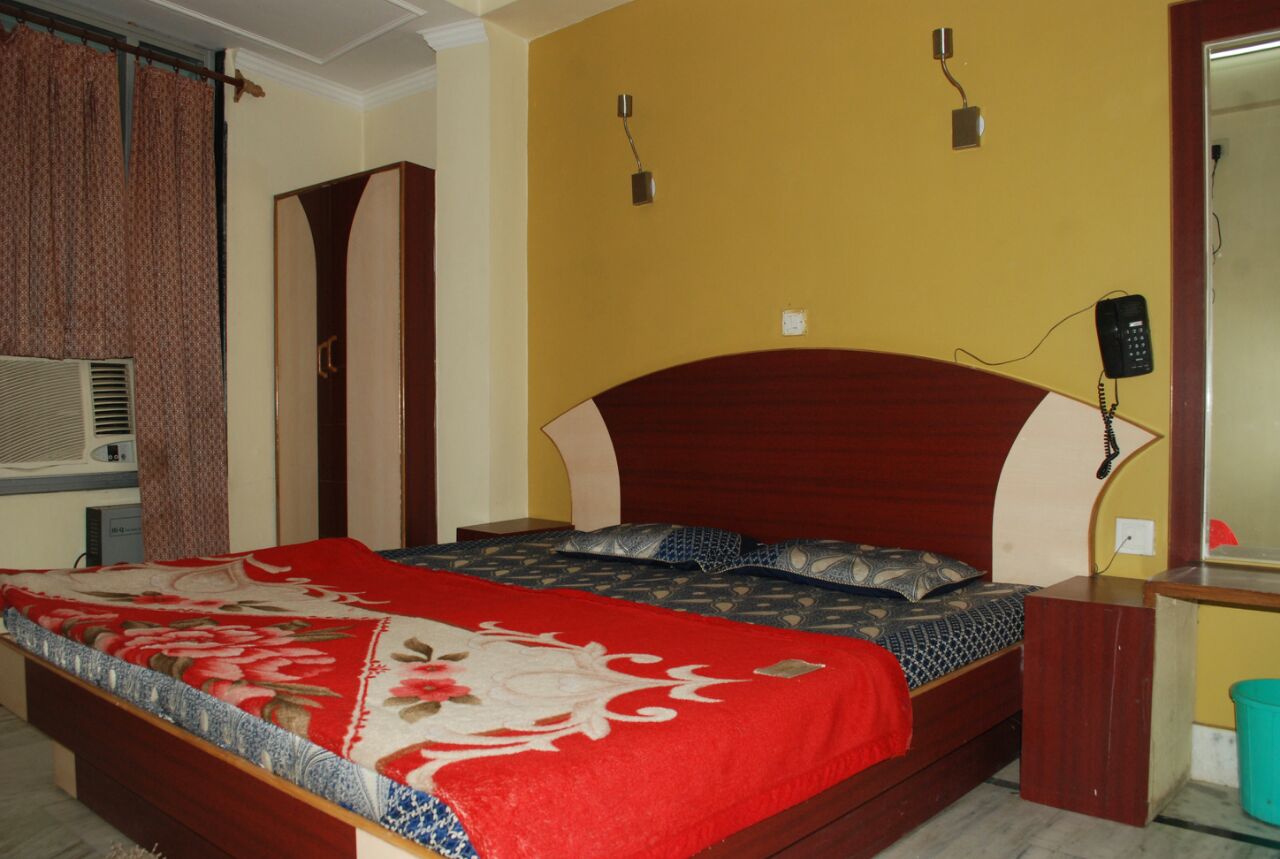 Hotel Limra 𝗕𝗢𝗢𝗞 Prayagraj Hotel