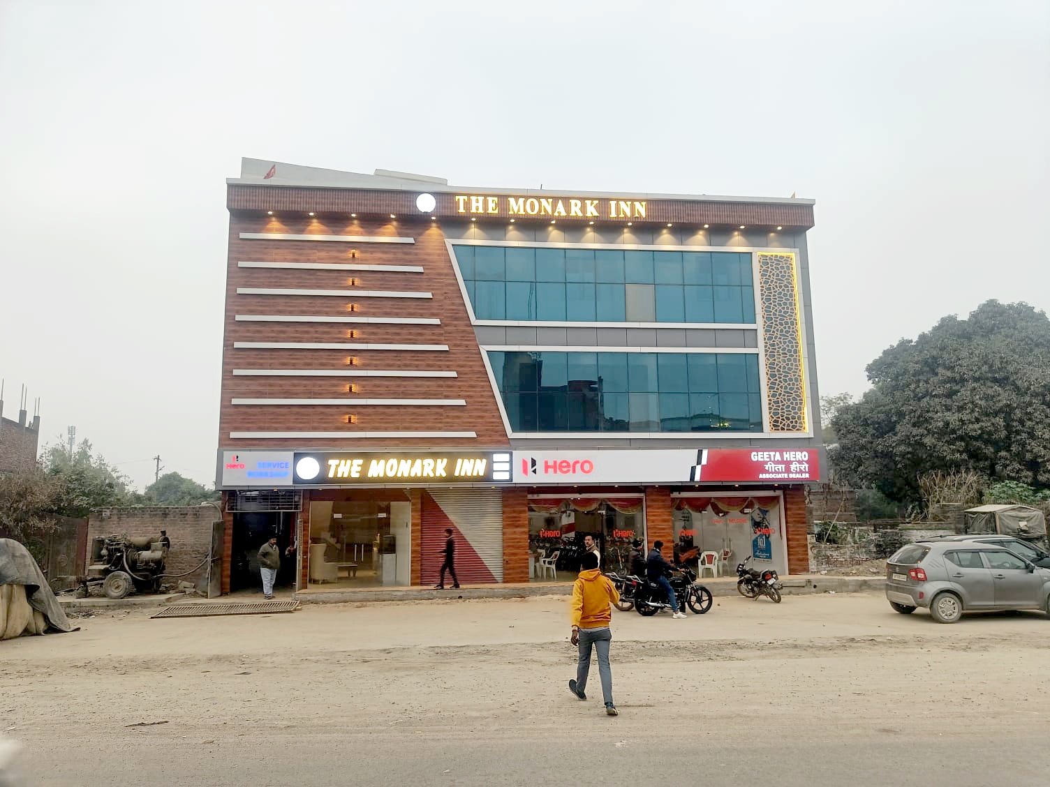 TheMonark Inn 𝗕𝗢𝗢𝗞 Sandila, Uttar Pradesh Villa