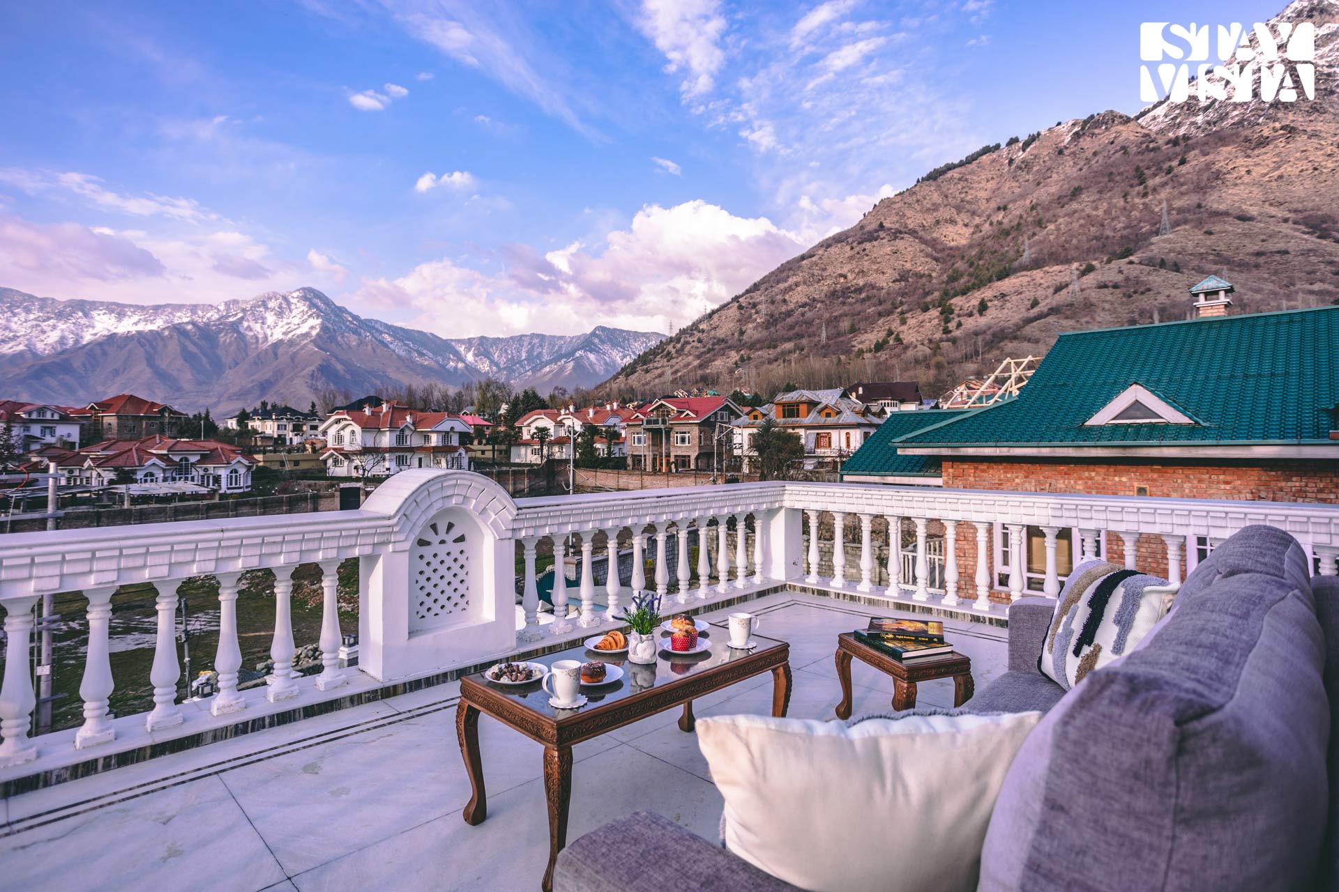 StayVista at Moon @ Midsummer Moon 𝗕𝗢𝗢𝗞 Srinagar Villa