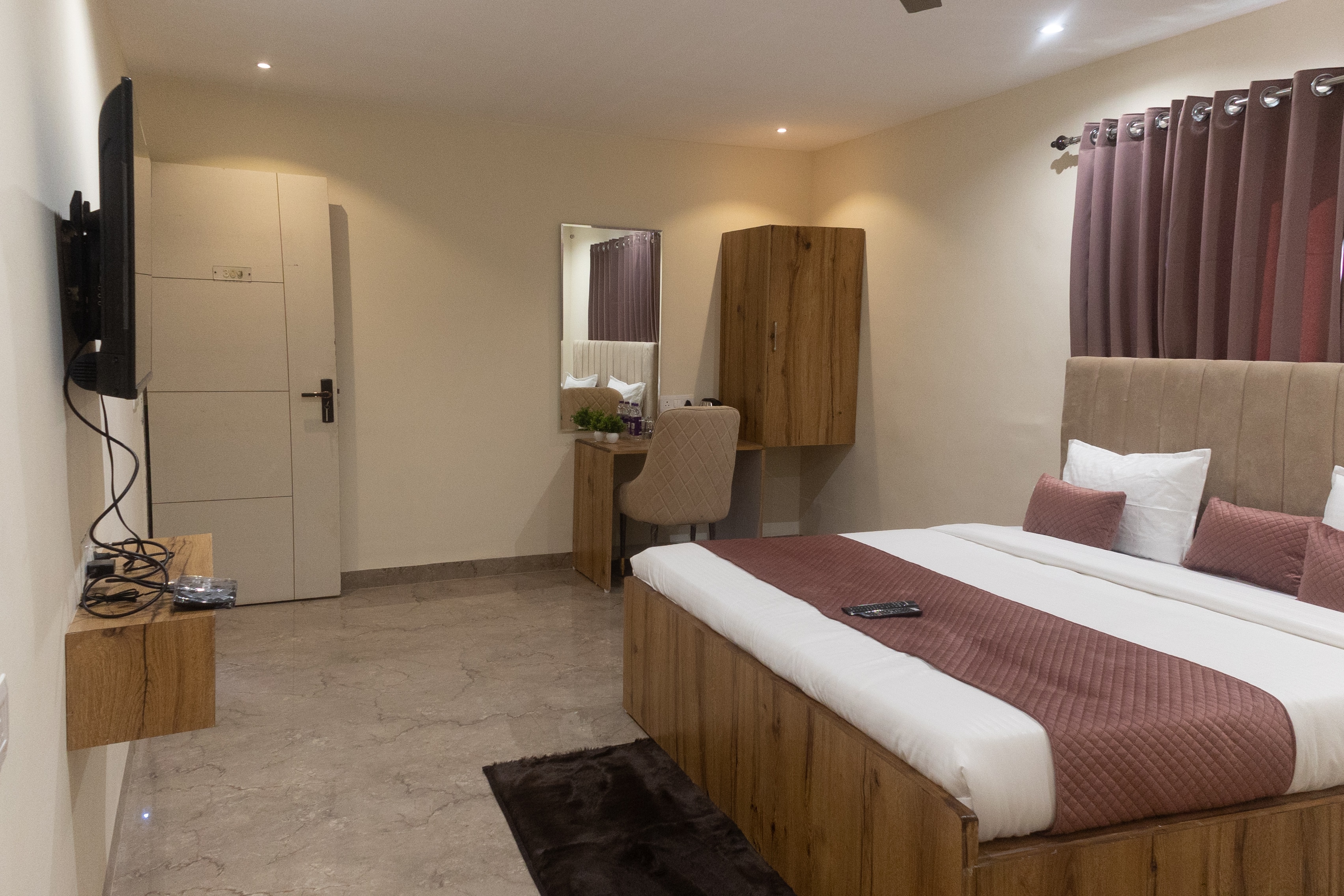 Sukoon Prestige Palace 𝗕𝗢𝗢𝗞 Bhopal Hotel