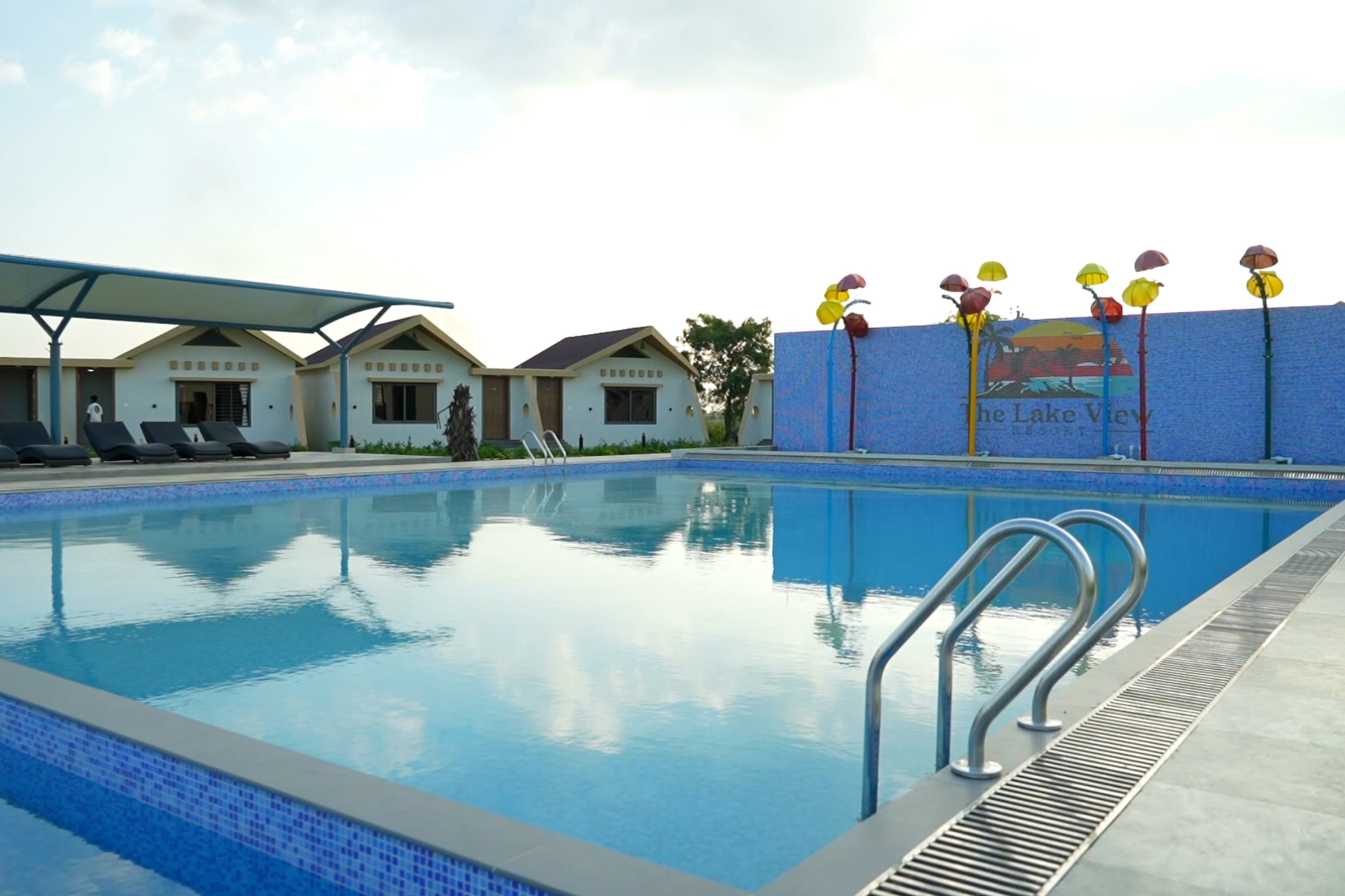 The Lake View Resort,Dhari 𝗕𝗢𝗢𝗞 Dhari Resort