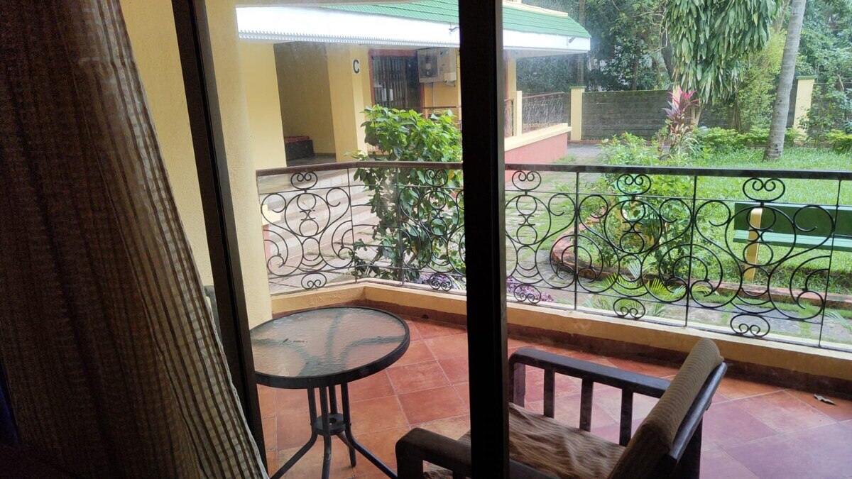 4BHK with Pool near Baga Calangute 𝗕𝗢𝗢𝗞 Goa Villa