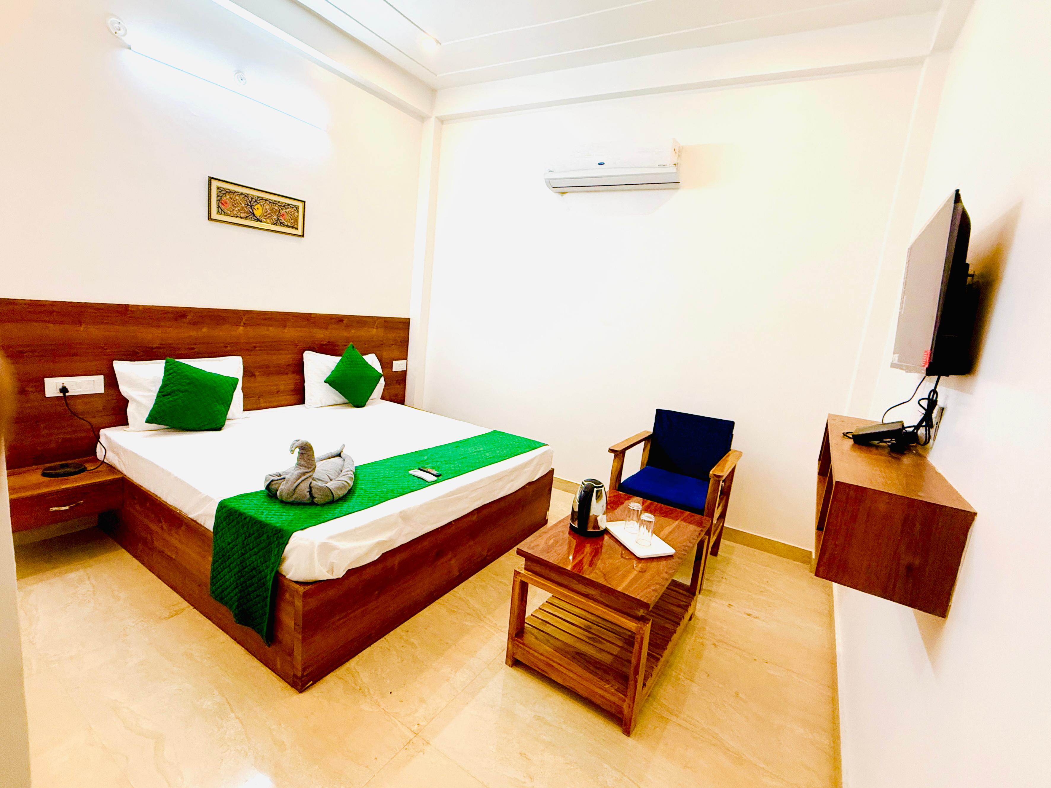 Raghuvar Residency Ayodhya 𝗕𝗢𝗢𝗞 Ayodhya Homestay