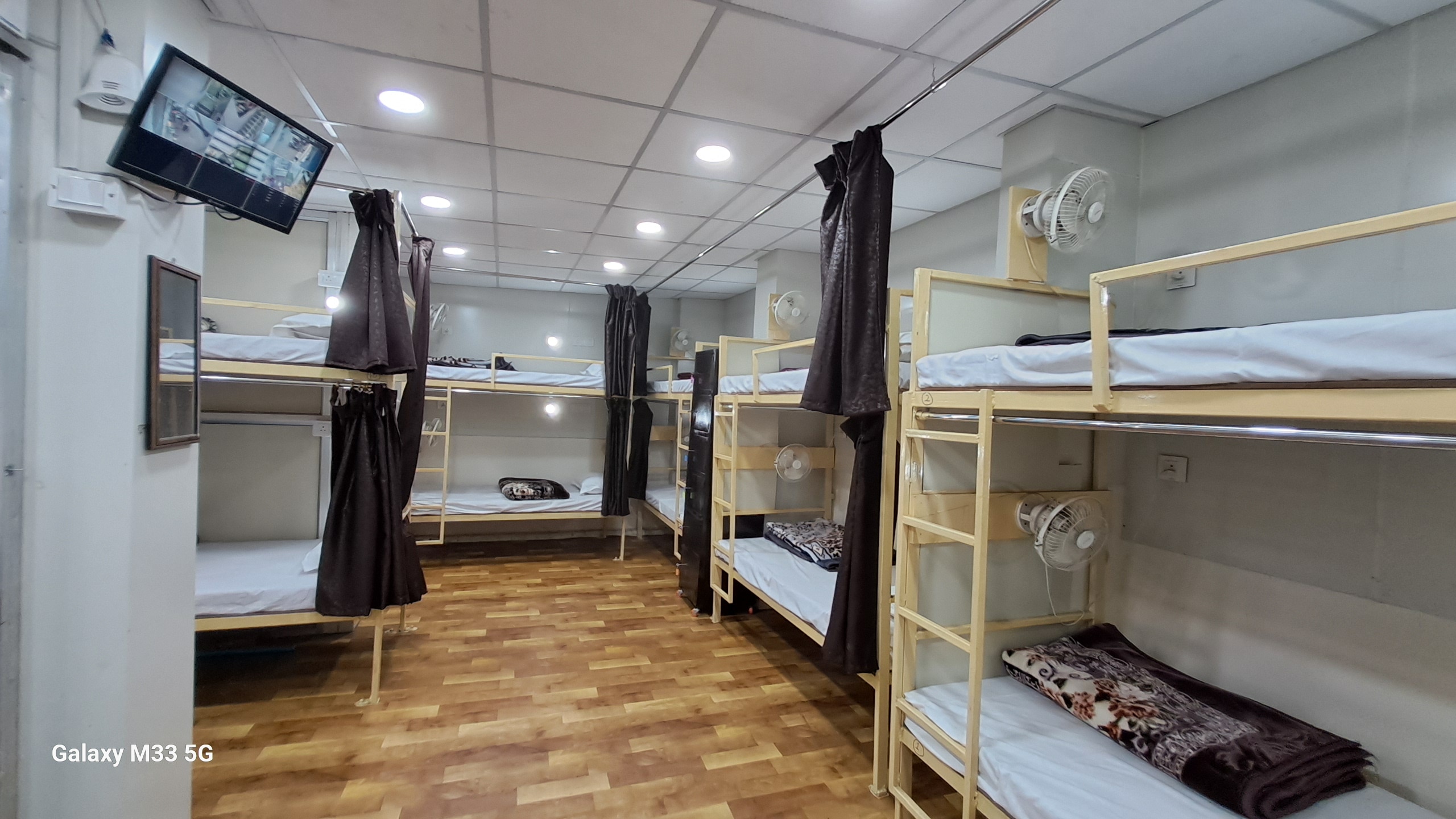 Maa Shitala Dormitory 𝗕𝗢𝗢𝗞 Varanasi Hostel