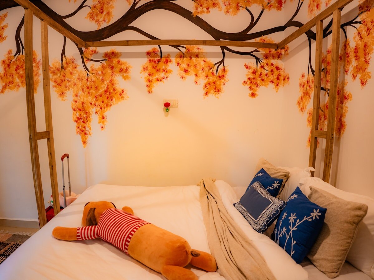 Orange roots 𝗕𝗢𝗢𝗞 Goa Villa