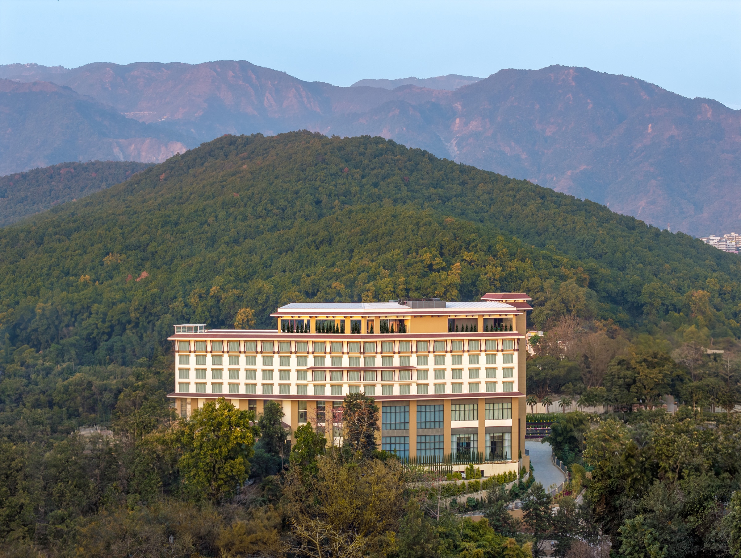 Taj Mussoorie Foothills, Dehradun 𝗕𝗢𝗢𝗞 Dehradun Hotel