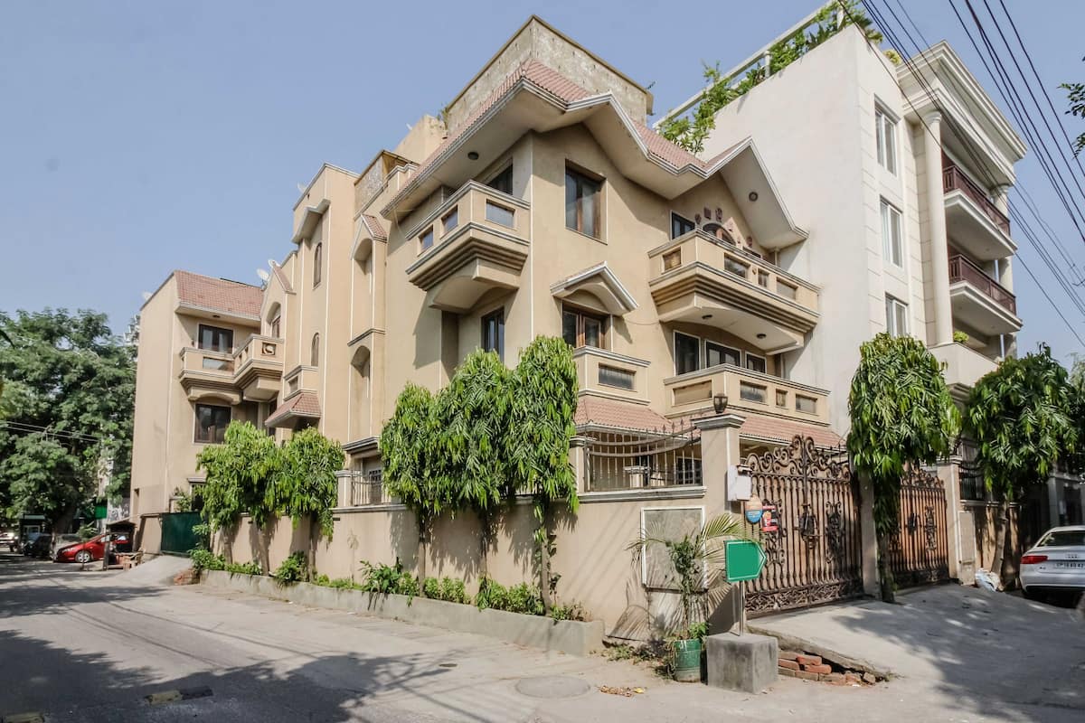 Artistic Posh Delhi House 𝗕𝗢𝗢𝗞 Delhi Homestay