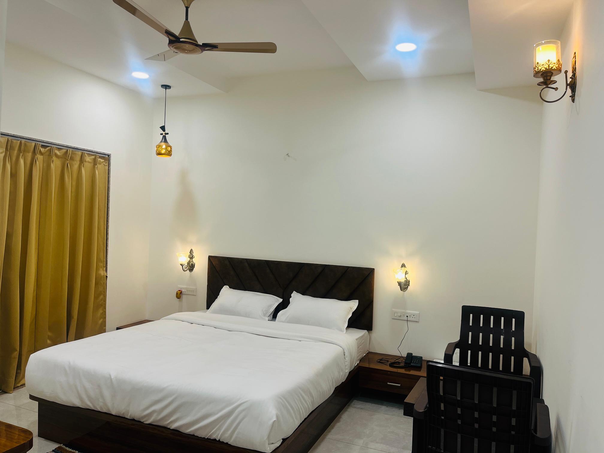 Hotel Green Hills 𝗕𝗢𝗢𝗞 Mulshi Hotel