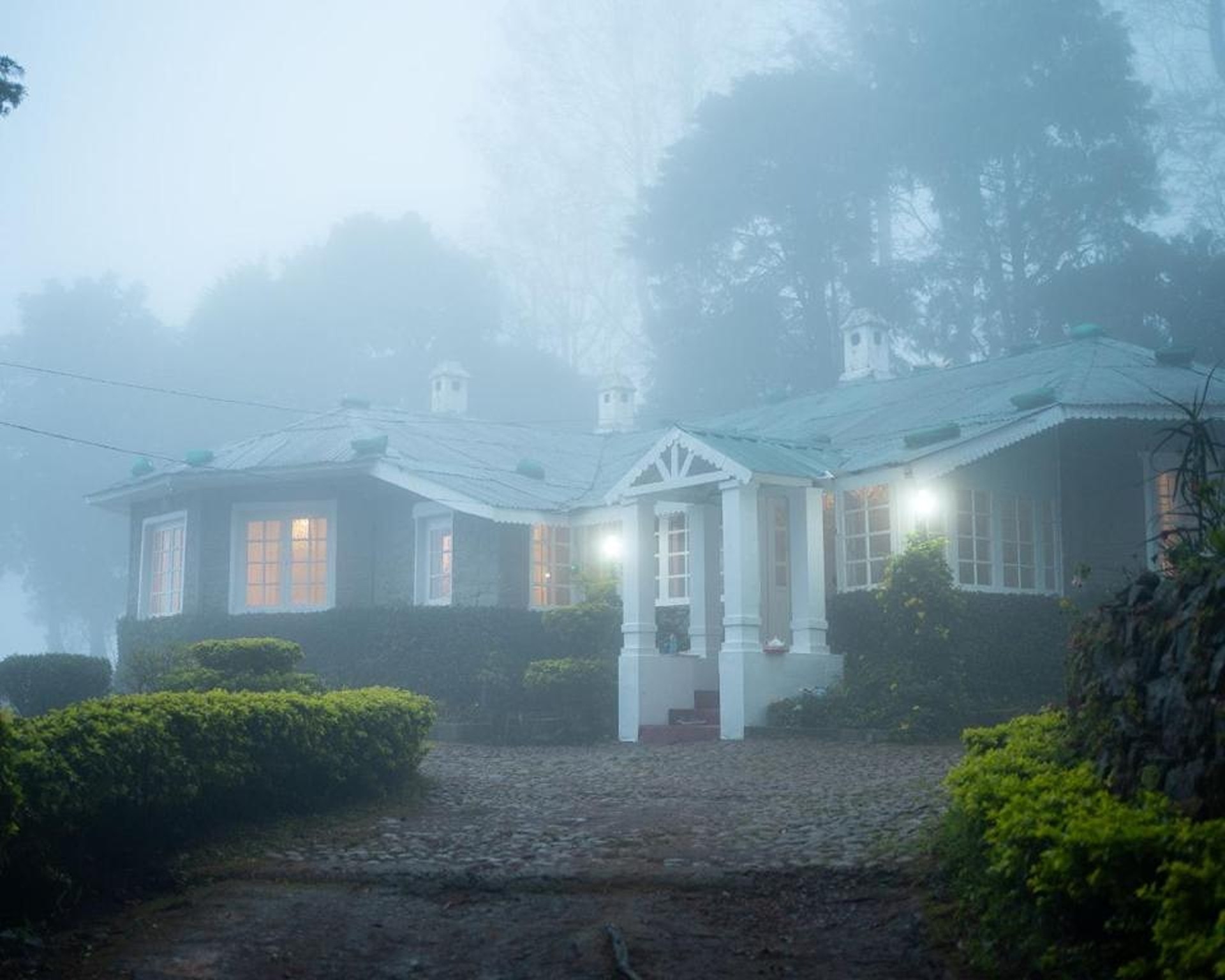 Gundumala Planters Bungalow Tentgram Munnar - Reviews, Photos & Offer