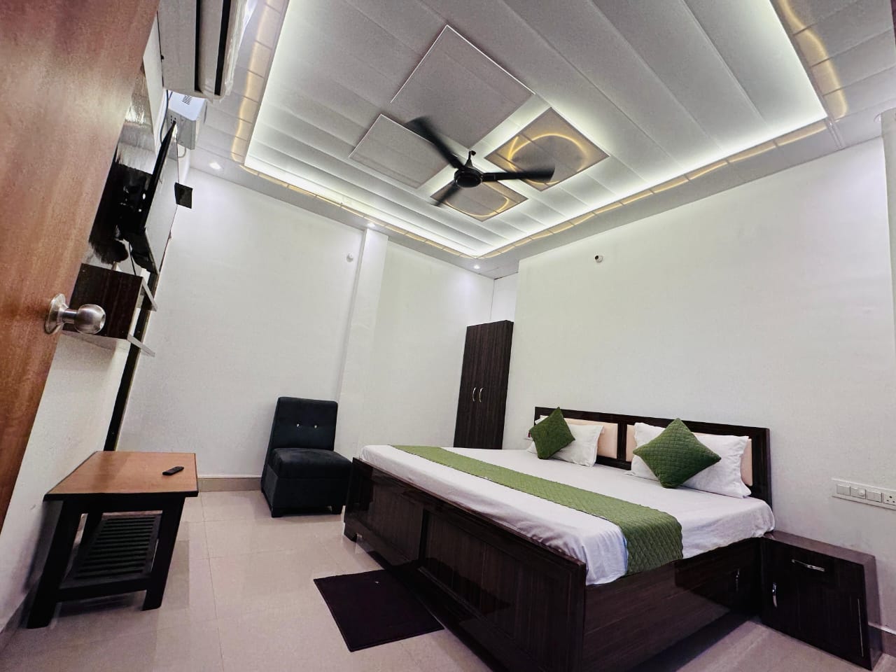 Shri Kapuriya Mandir Atithi Niwas 𝗕𝗢𝗢𝗞 Ayodhya Homestay