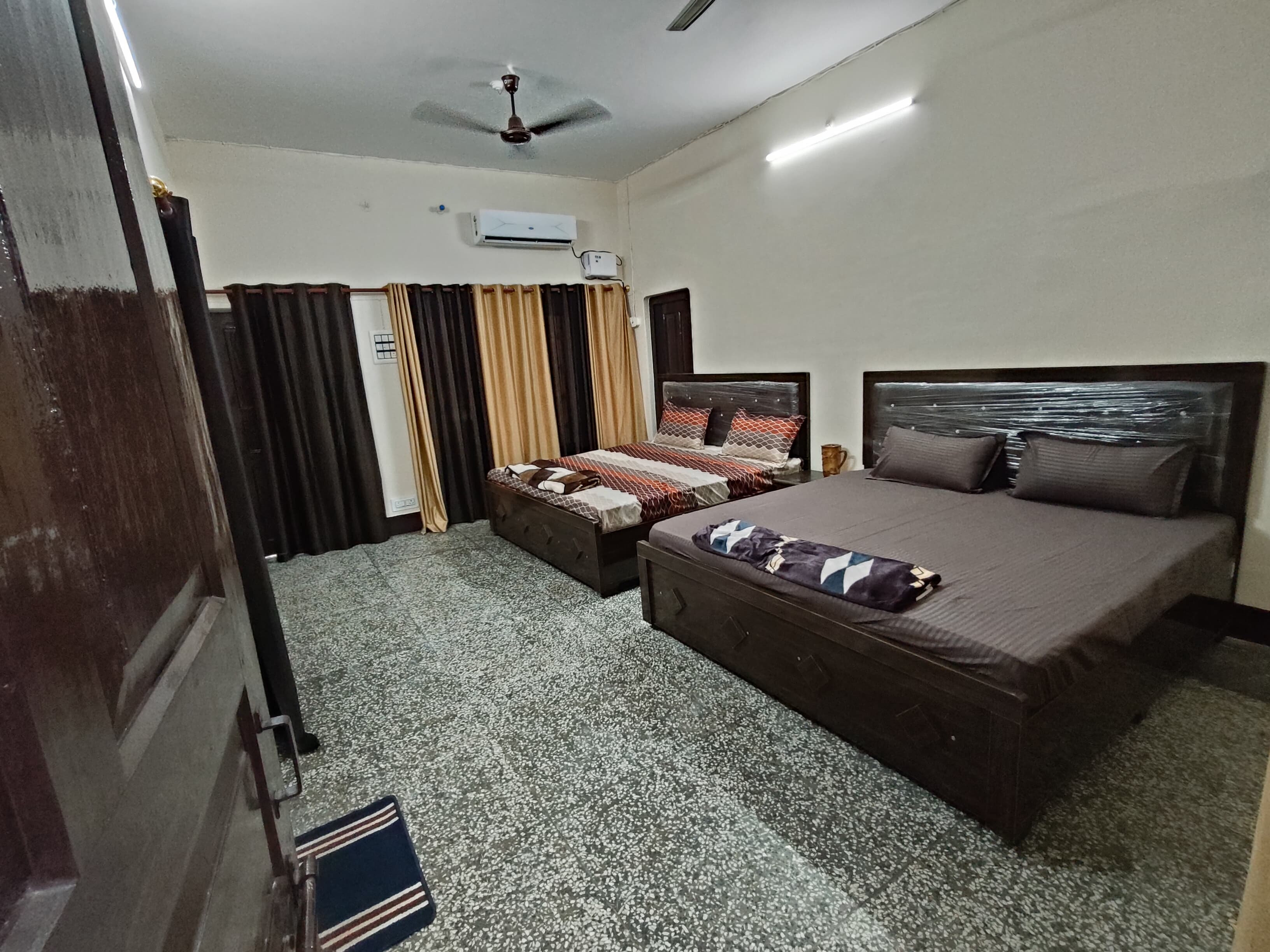 Anand Home Stay 𝗕𝗢𝗢𝗞 Ayodhya Homestay