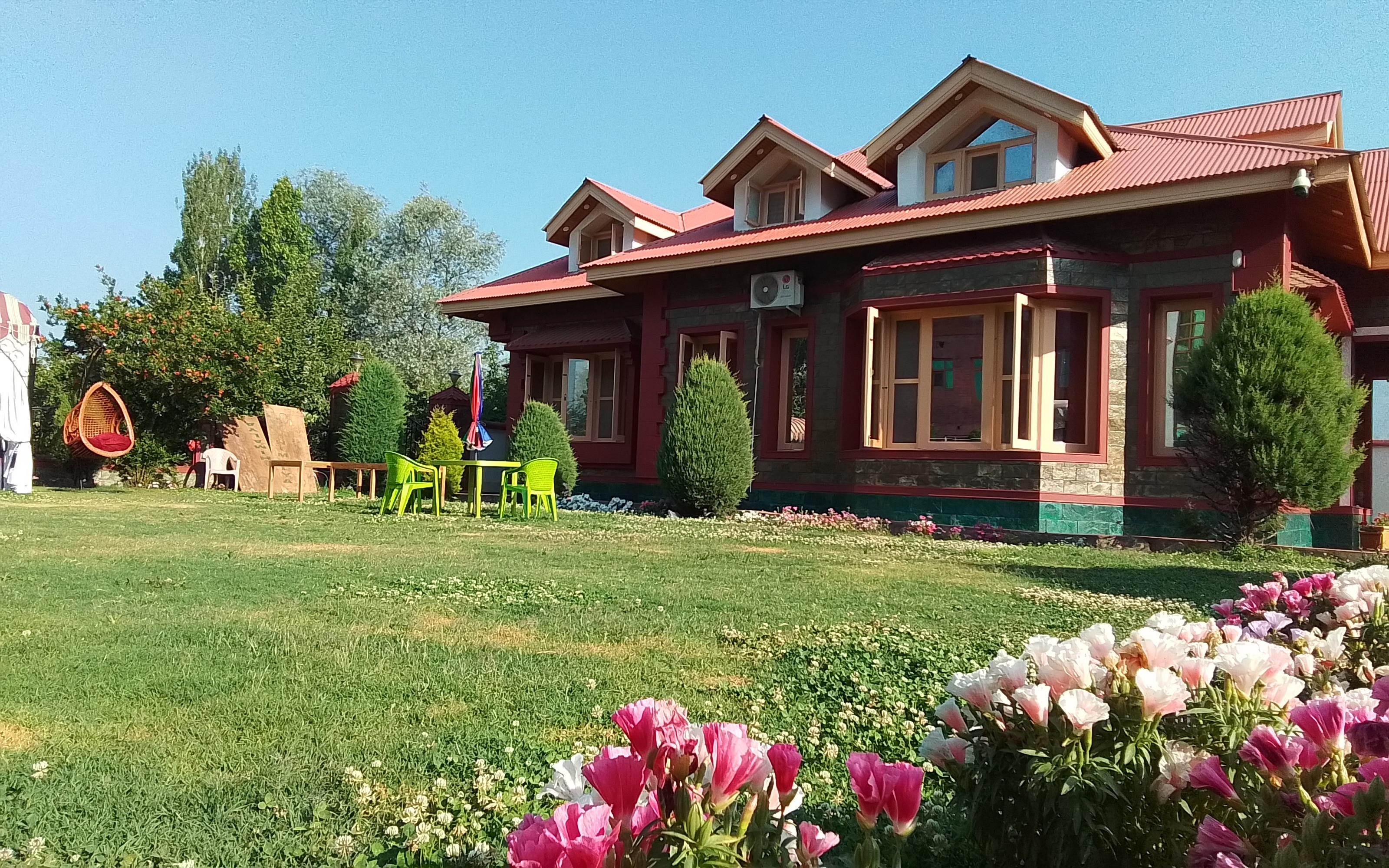 Golden Resort 𝗕𝗢𝗢𝗞 Srinagar Homestay