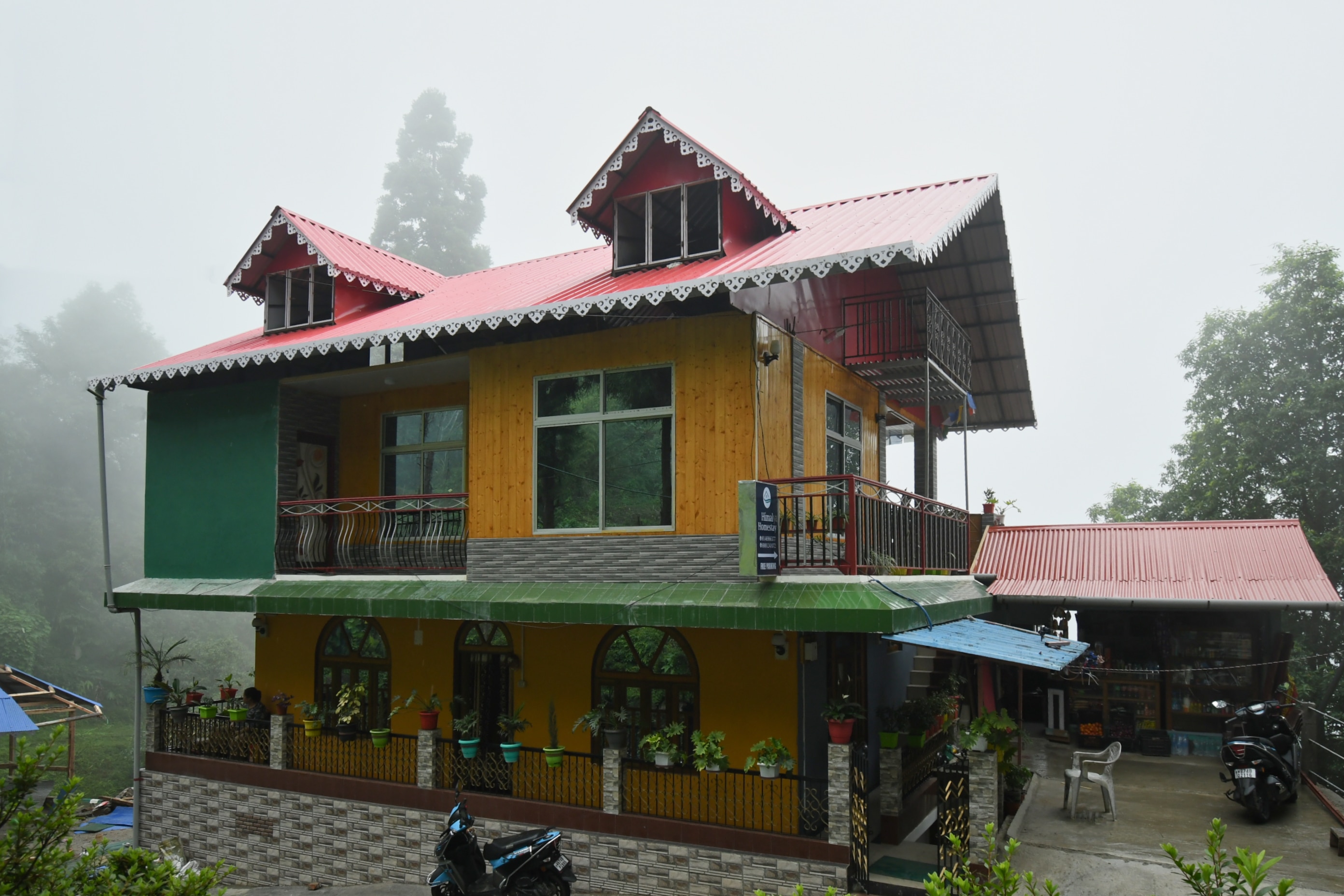 Himalya Homestay 𝗕𝗢𝗢𝗞 Darjeeling Homestay