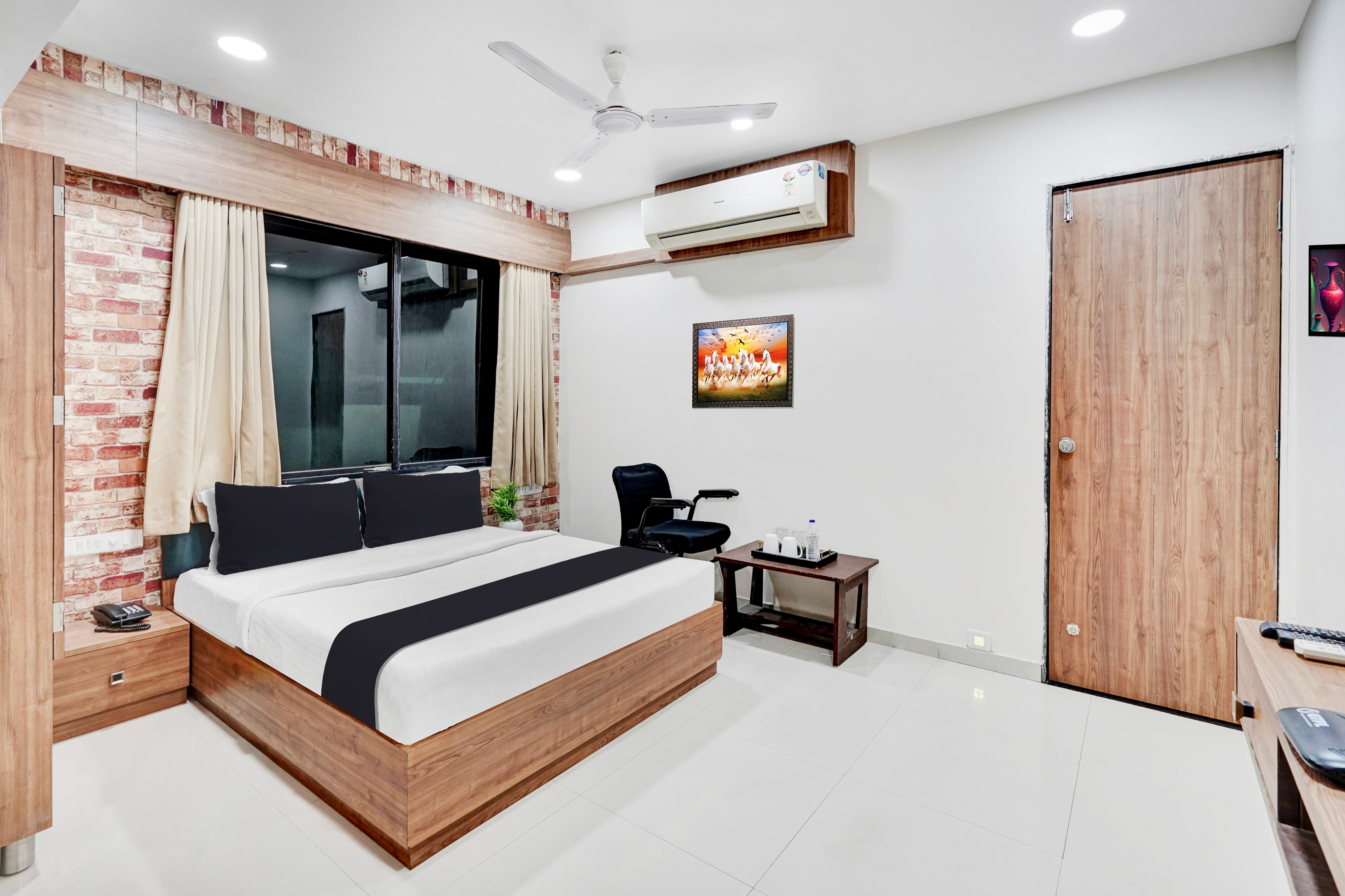 Super Collection O Kudasan Gandhinagar Formerly Hotel Royal Mansion ...