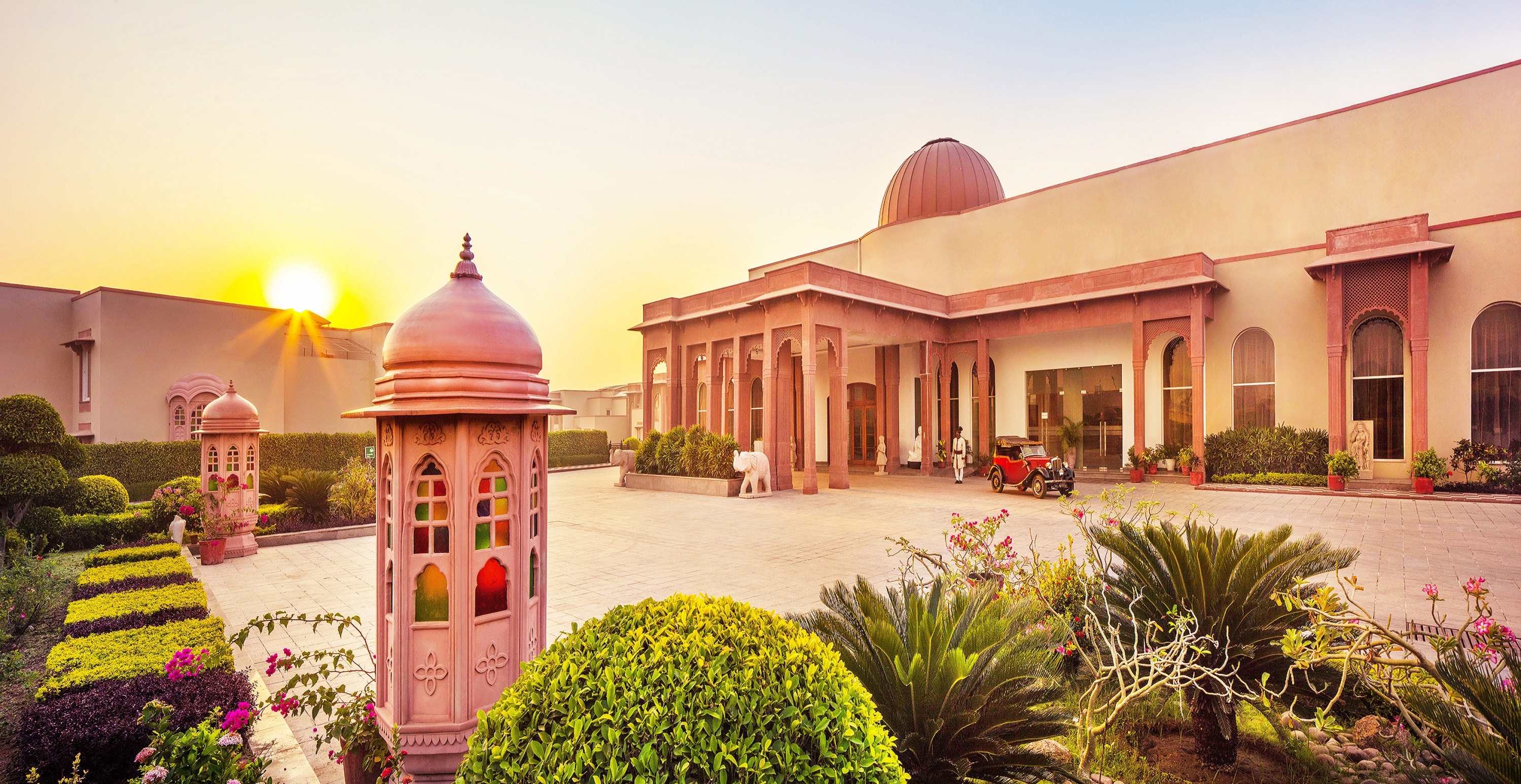 Orchha Palace and Convention Centre 𝗕𝗢𝗢𝗞 Orchha Resort