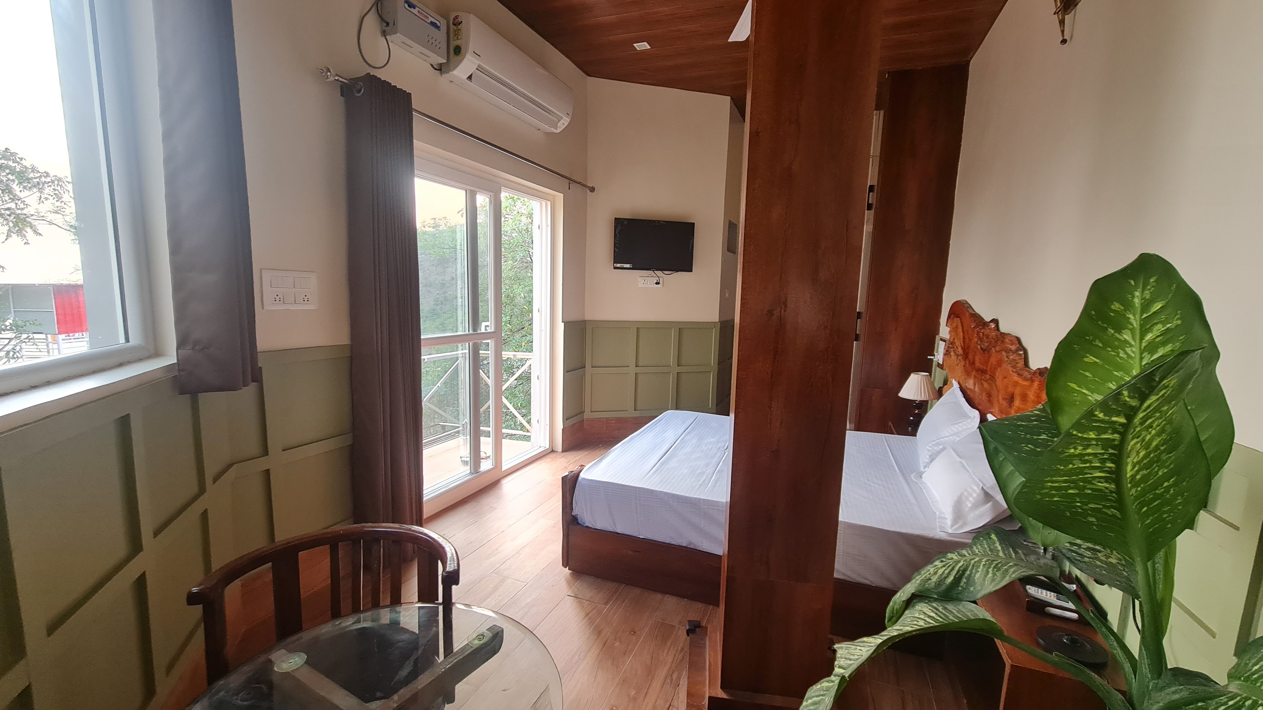 Off Road Cafe and Stays 𝗕𝗢𝗢𝗞 Dehradun Homestay