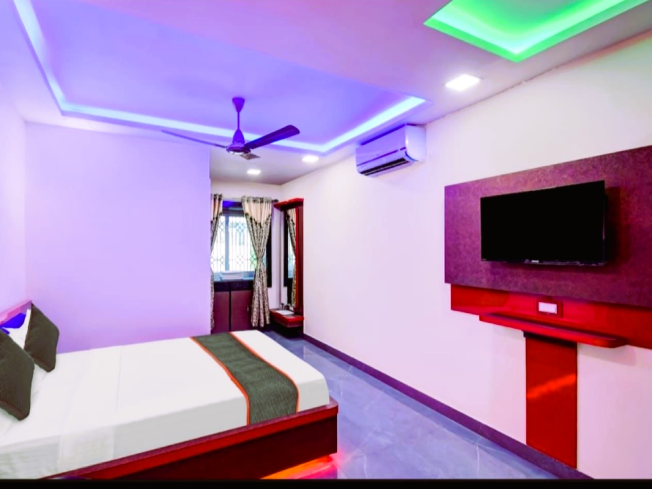 The Crown Inn VIP Road 𝗕𝗢𝗢𝗞 Kolkata Apartment