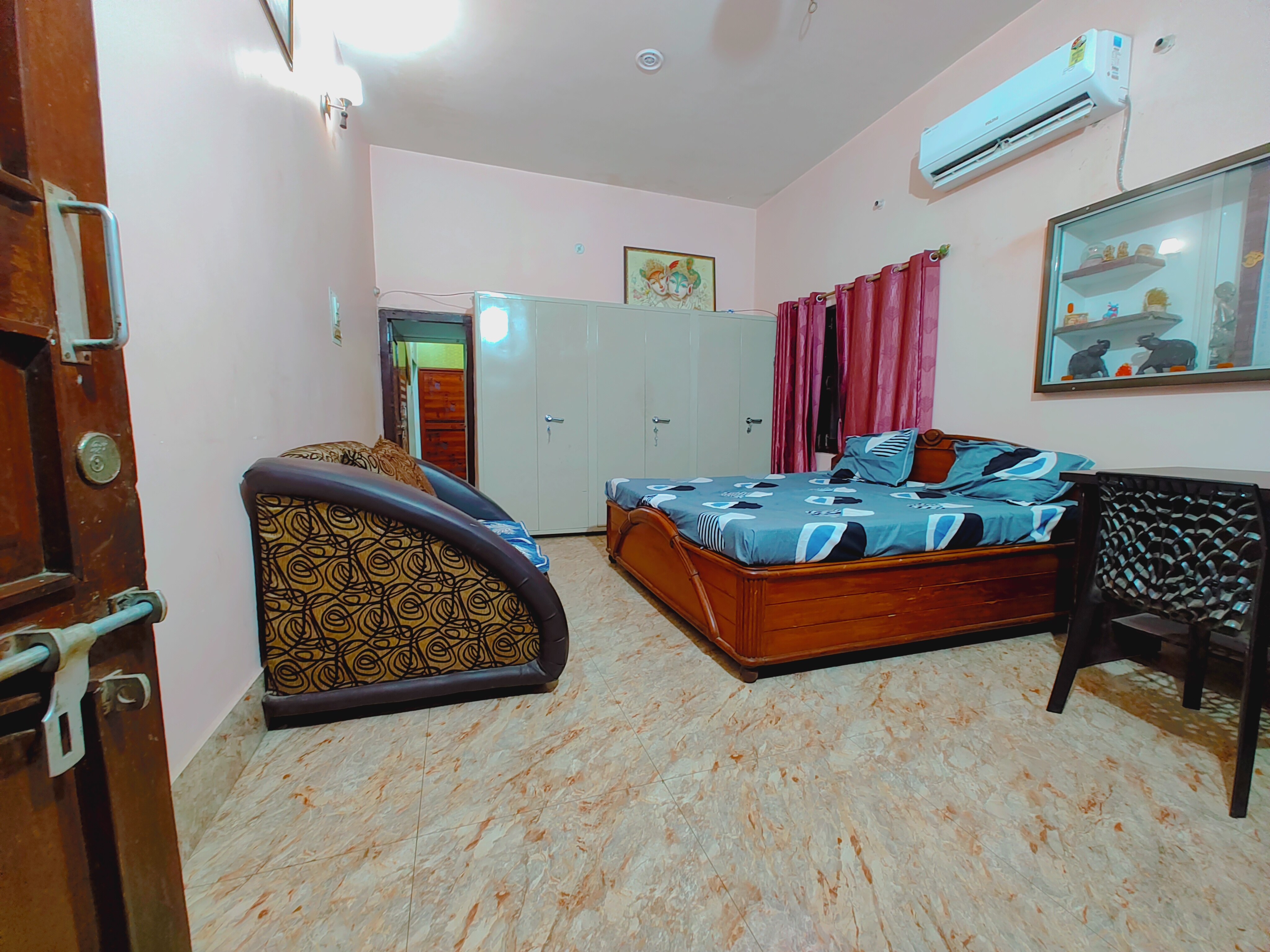Acharya Kulam Near Shree Ram Janam Bhumi 𝗕𝗢𝗢𝗞 Ayodhya Homestay