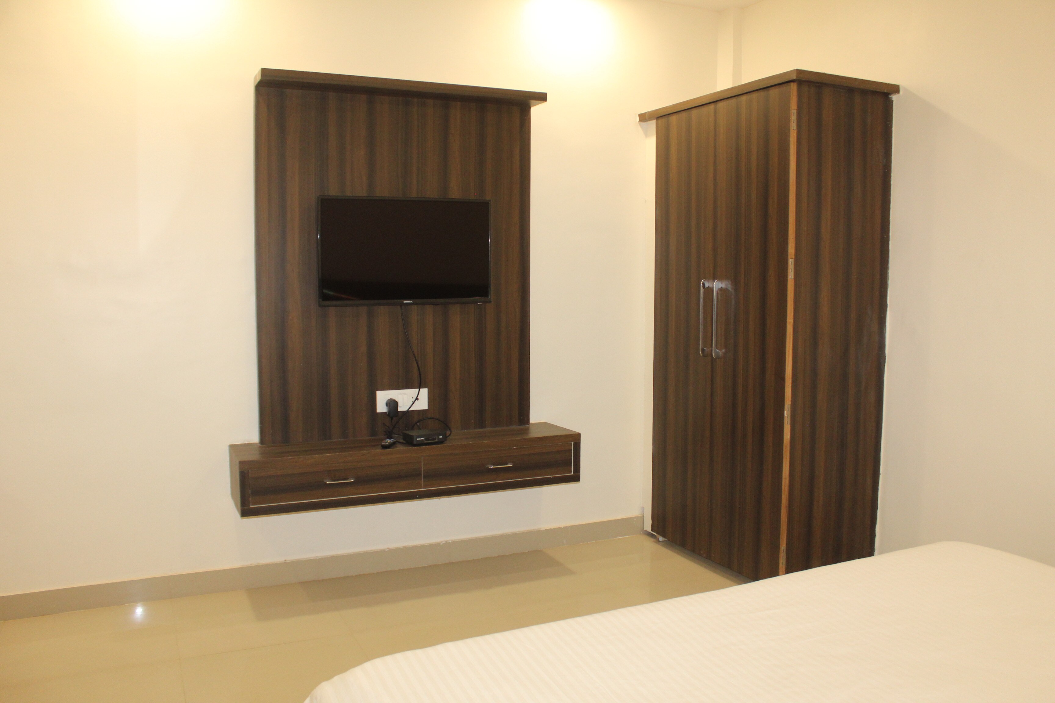 Hotel Dev Palace 𝗕𝗢𝗢𝗞 Chanderi Hotel