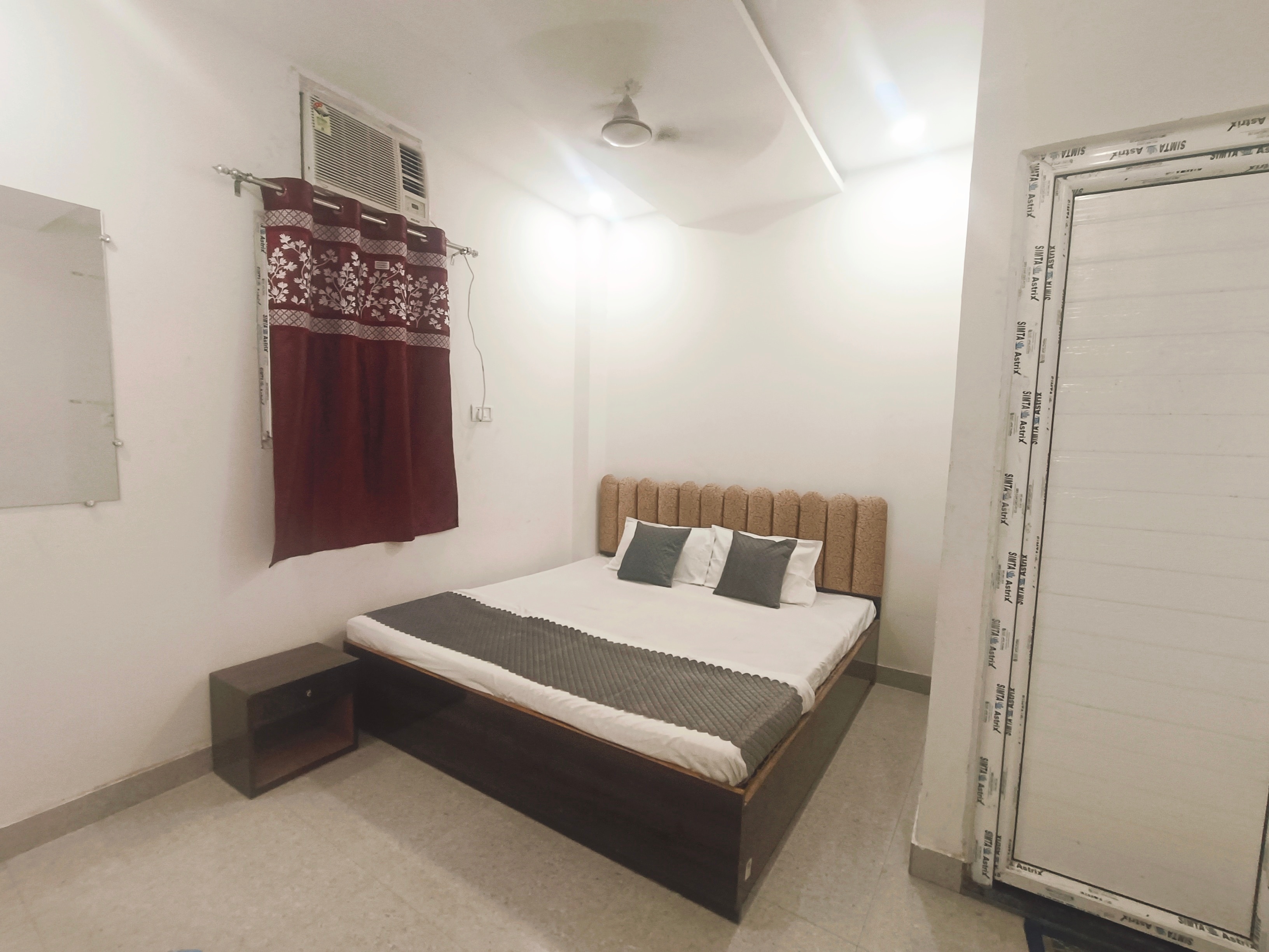 SRI NIVASAM 𝗕𝗢𝗢𝗞 Varanasi Guest House
