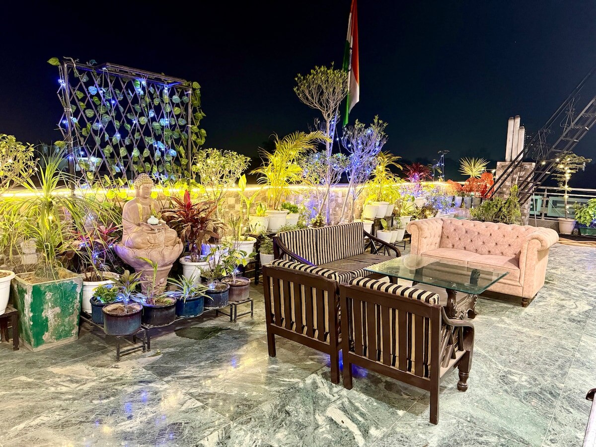 The Bageecha 2BR Suite w Lift Terrace Garden 𝗕𝗢𝗢𝗞 Delhi Homestay