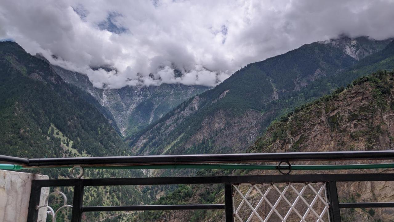 Buro The Gate 𝗕𝗢𝗢𝗞 Kalpa Hotel