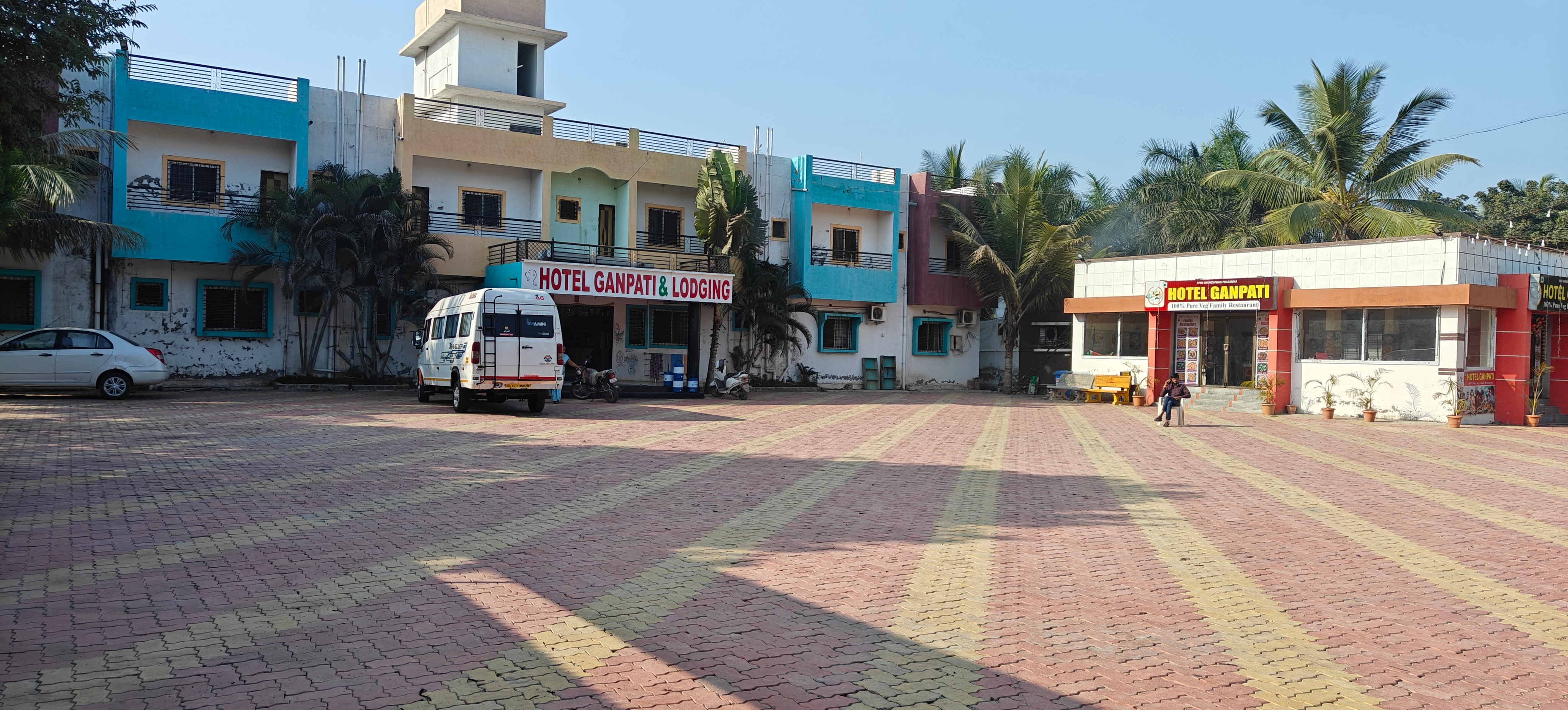 Hotel Ganpati and Lodging 𝗕𝗢𝗢𝗞 Nevasa Hotel