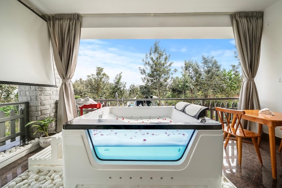 Ohstayz Miami | Jacuzzi Getaway in Bangalore Villa Denkanikota ...