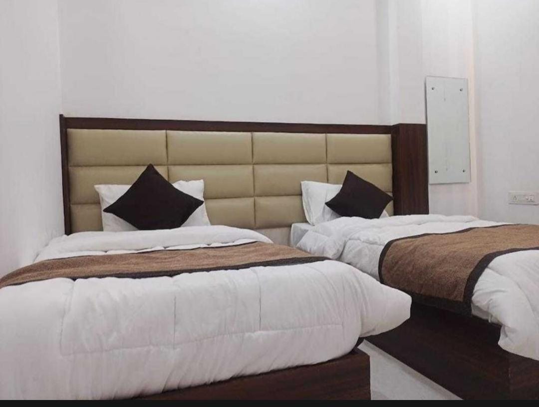 Hotel MC House Agra 𝗕𝗢𝗢𝗞 Agra Homestay