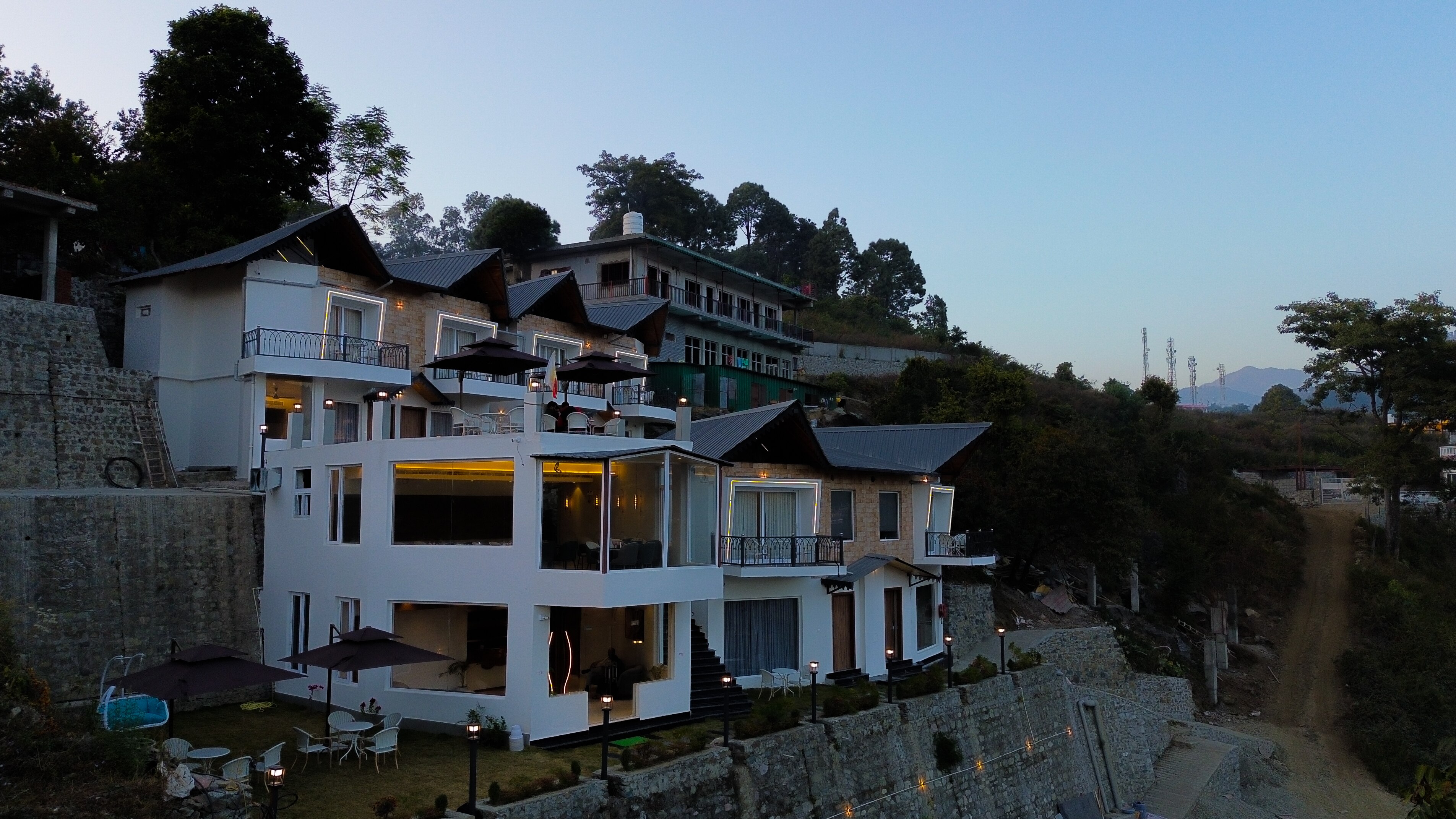 The Barns Resort 𝗕𝗢𝗢𝗞 Bhimtal Resort