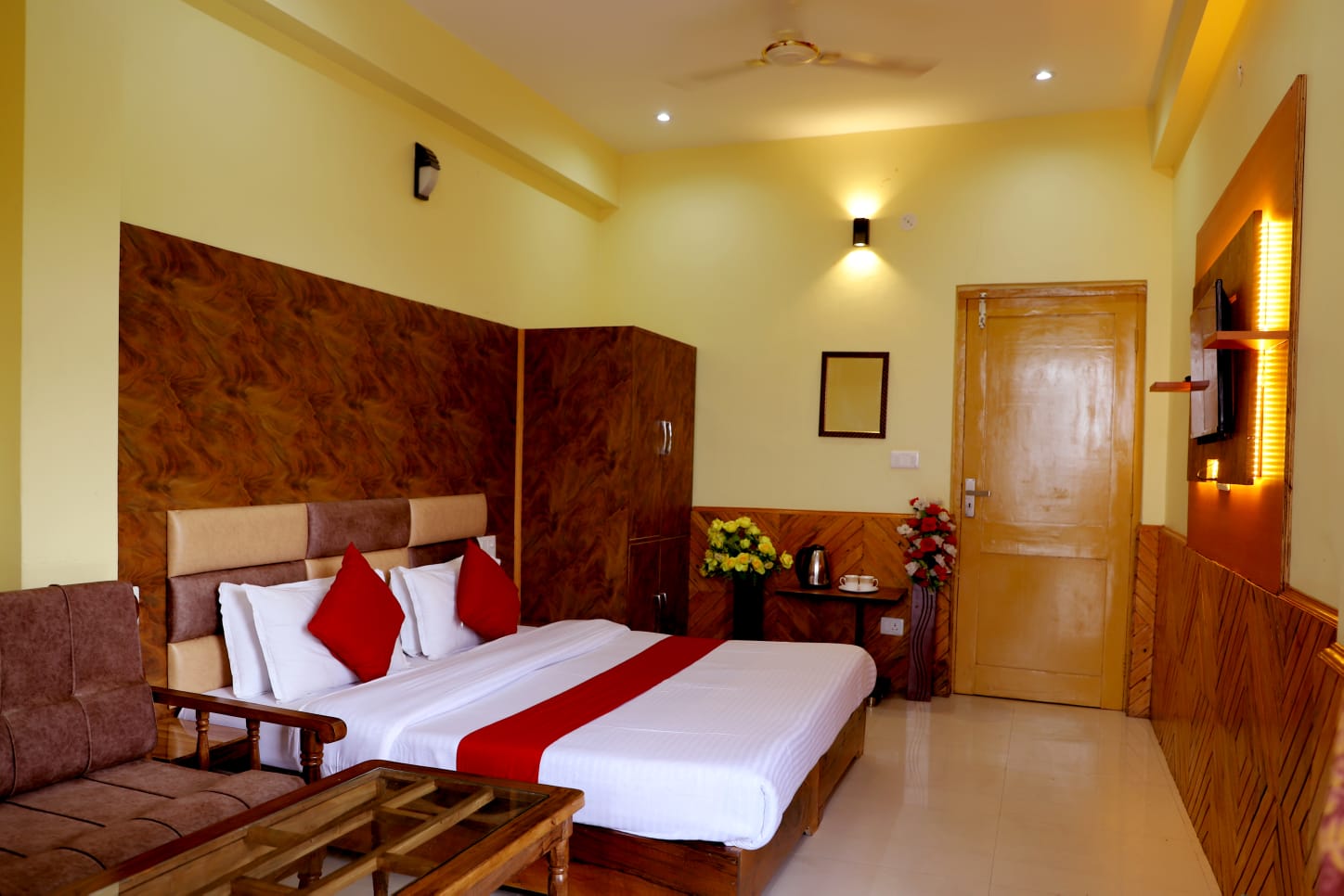 The Mountain Paradise Hotel and Restaurant 𝗕𝗢𝗢𝗞 Mandi Hotel