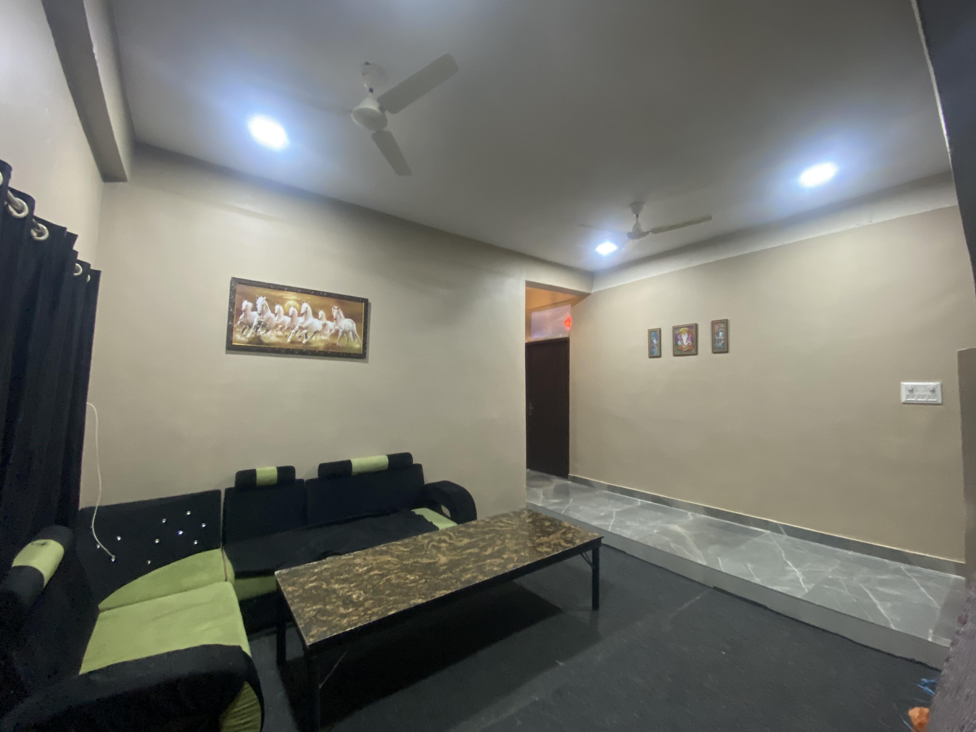 PATEL HOTEL 𝗕𝗢𝗢𝗞 Bhopal Homestay