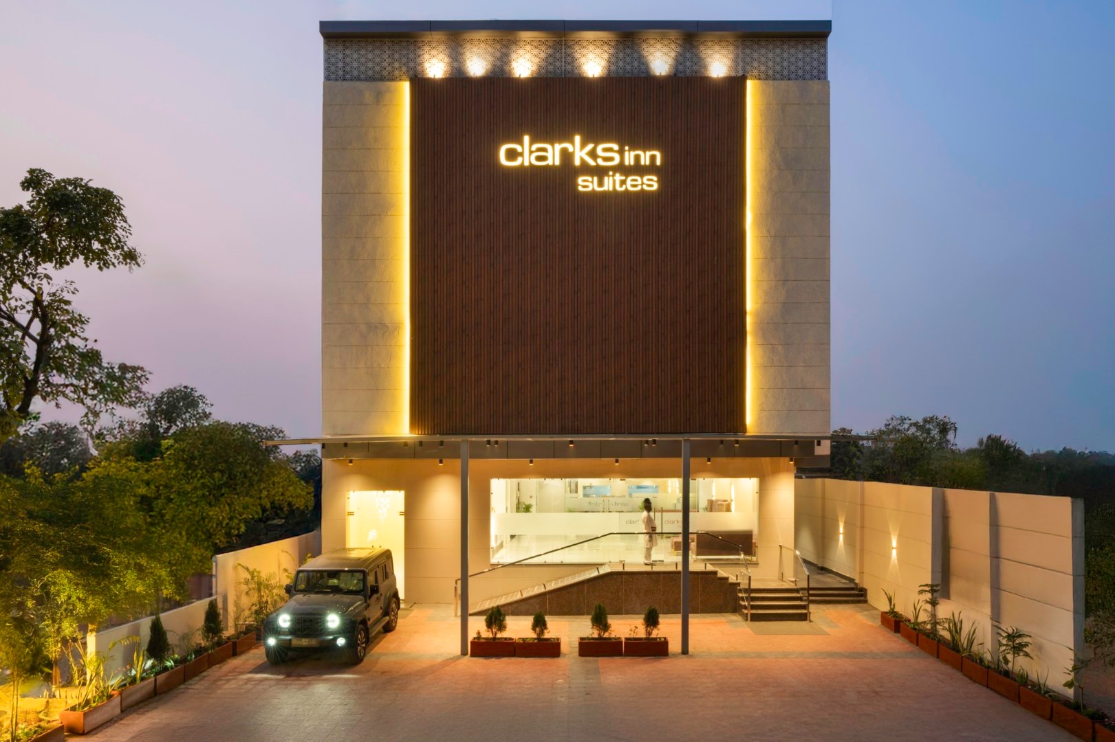 Clarks Inn Suites, Agra 𝗕𝗢𝗢𝗞 Agra Hotel