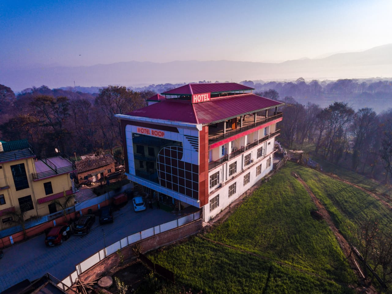 HOTEL ROOP 𝗕𝗢𝗢𝗞 Sundarnagar Hotel