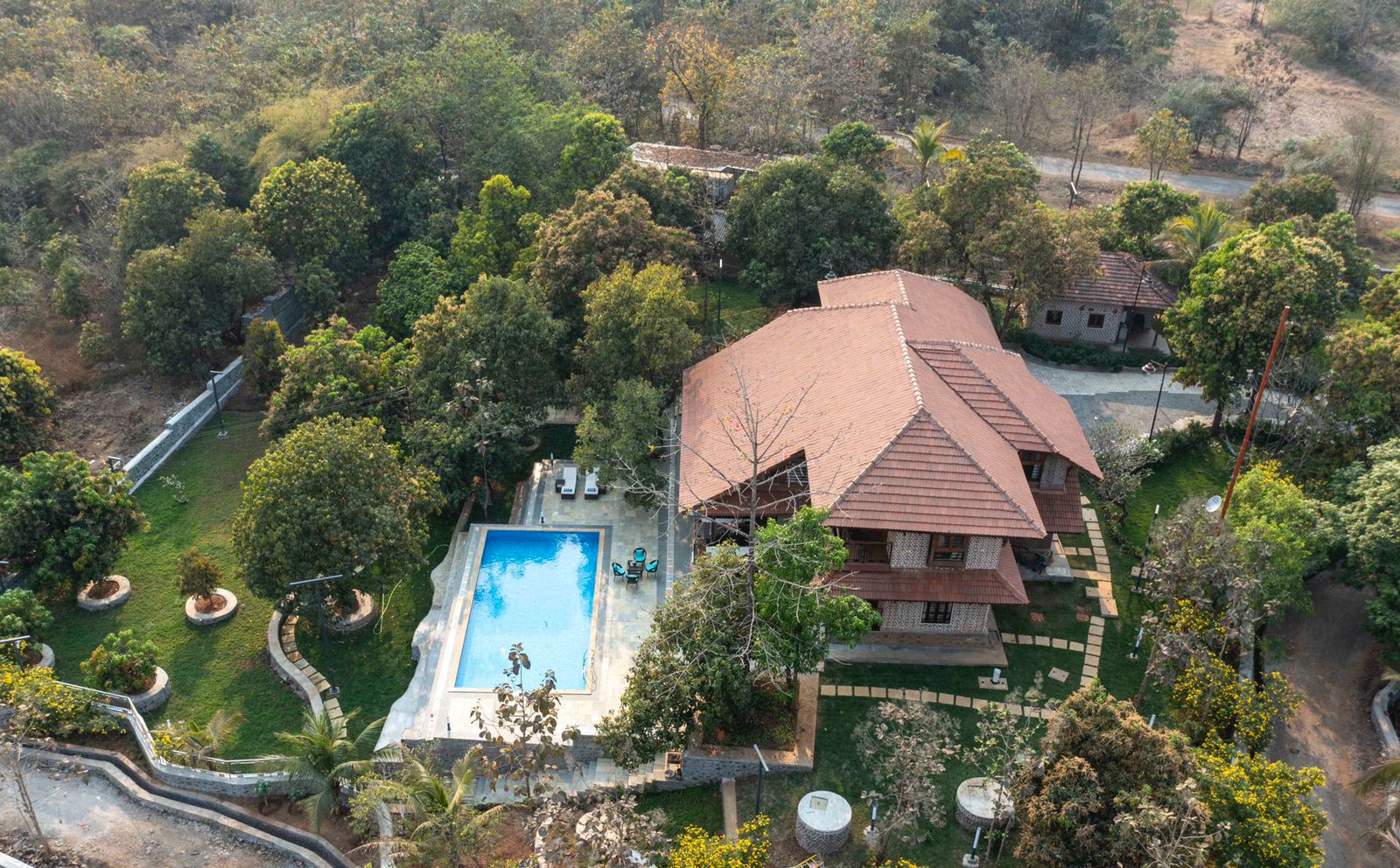 Luxury Farm House Villa with Pool Near Mumbai 𝗕𝗢𝗢𝗞 Wada Villa