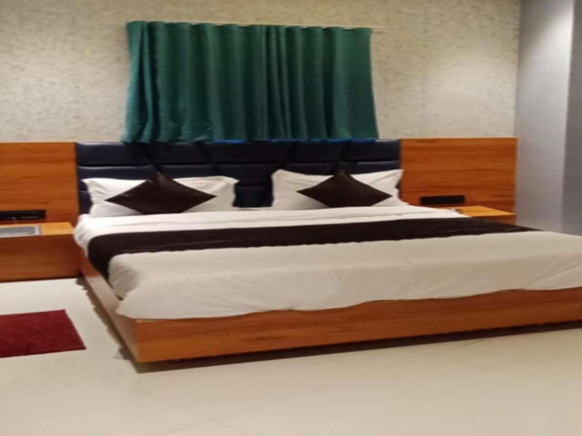 Hotel Pacific View 𝗕𝗢𝗢𝗞 Ahmedabad Hotel