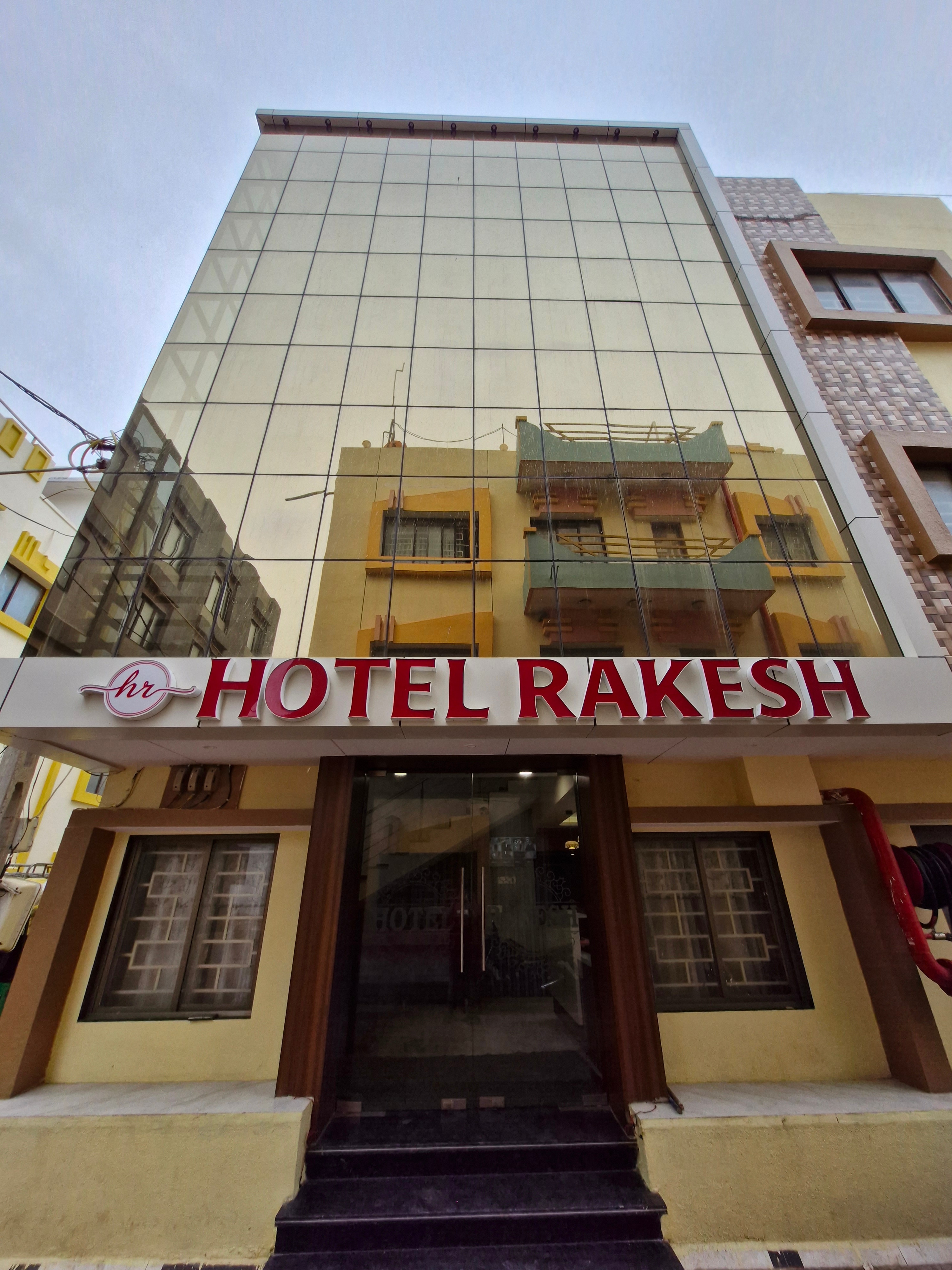 Hotel Rakesh 𝗕𝗢𝗢𝗞 Somnath Hotel